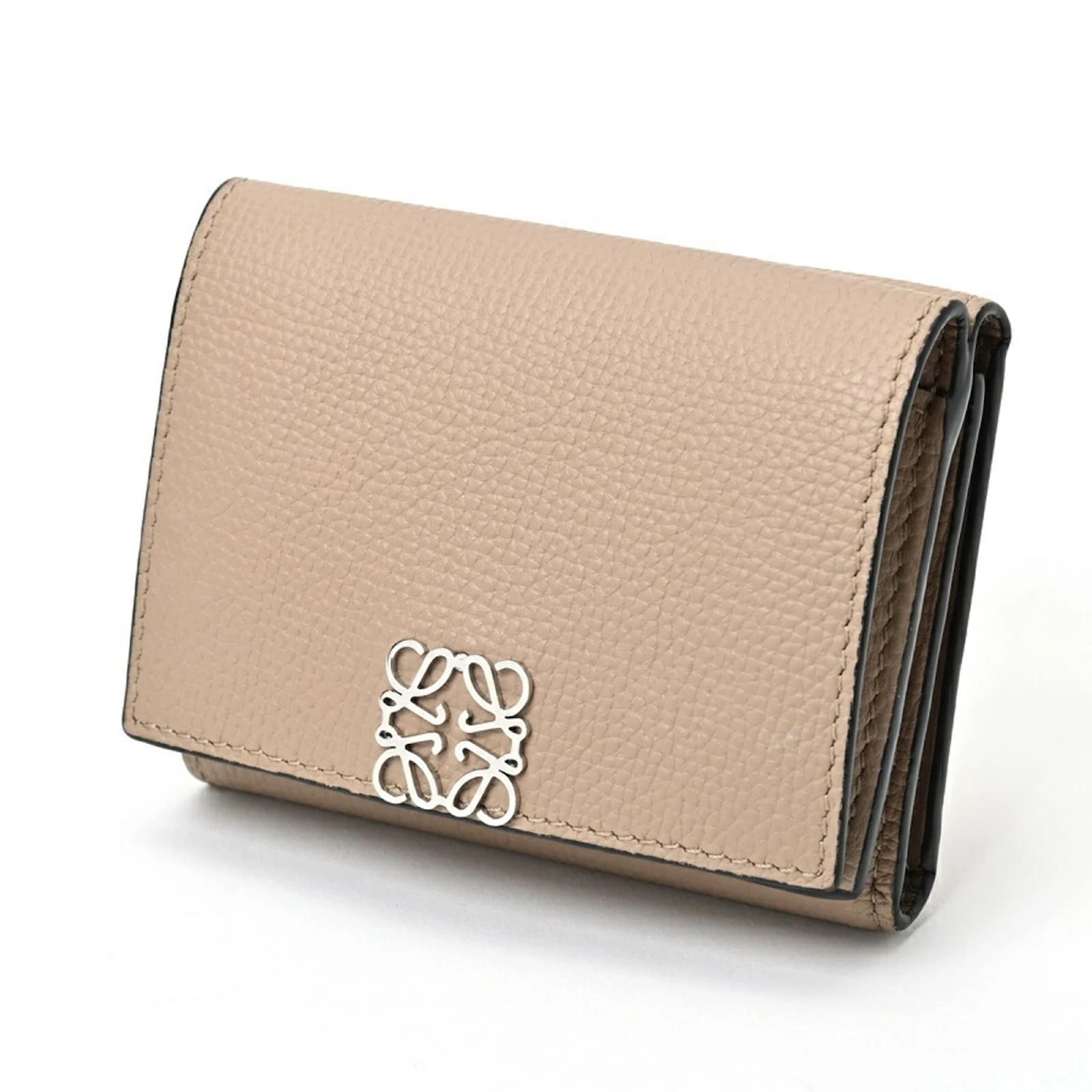 Loewe Anagram Trifold Wallet in Sand Leather ref.1607692 - Joli Closet