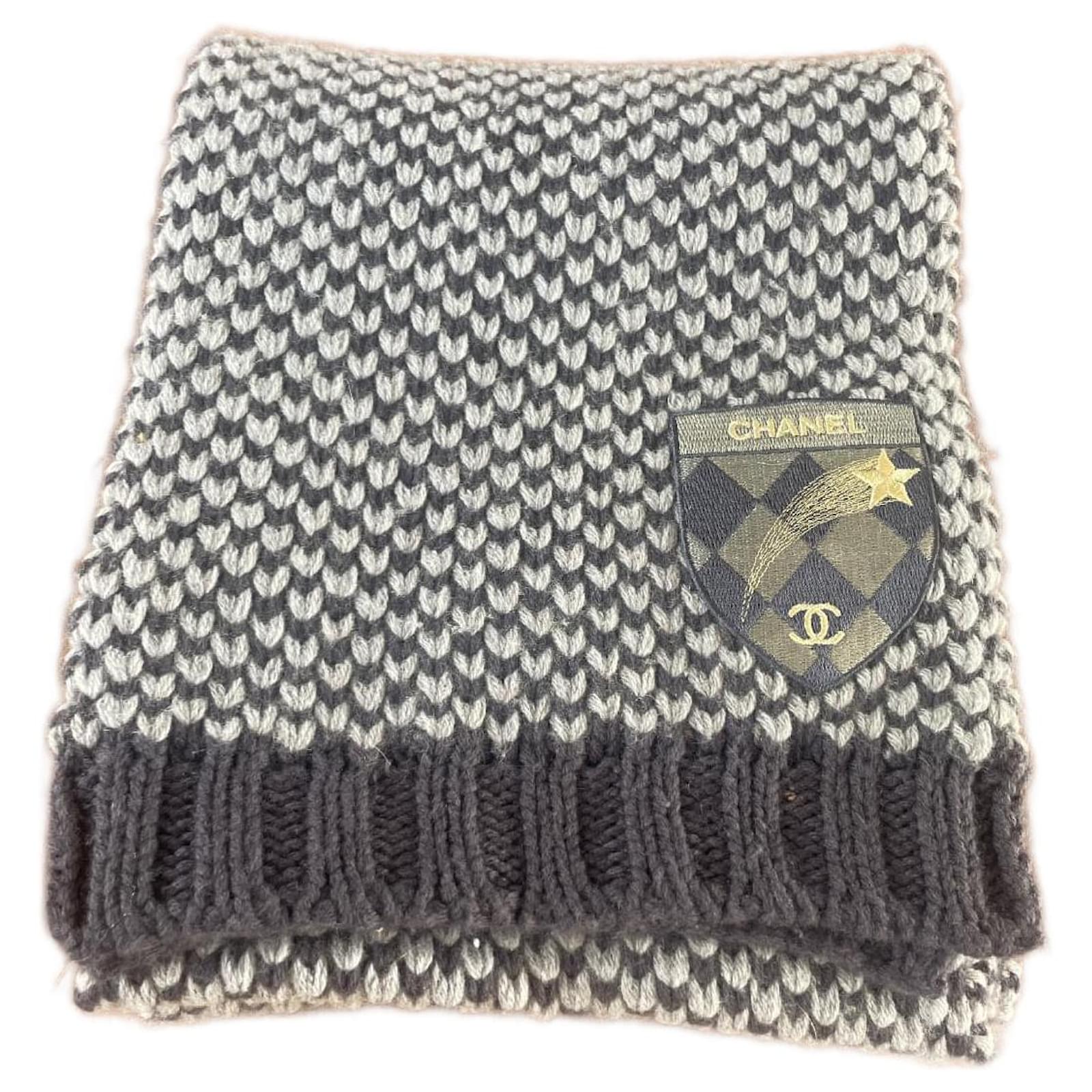 Chanel Scarves Grey Cashmere ref.1614337 - Joli Closet