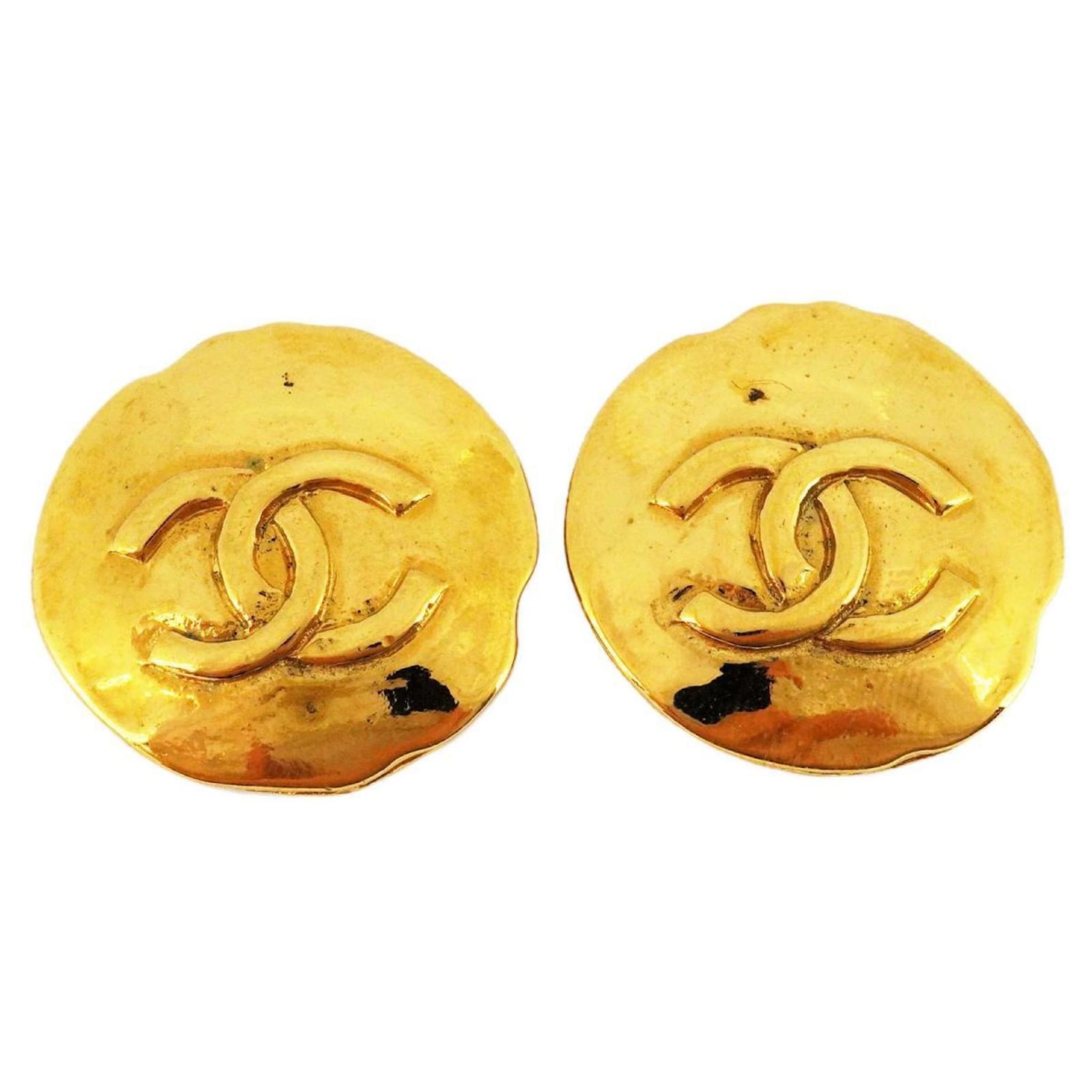 Chanel Coco Mark Circle Clip Earrings Gold-plated ref.1625393 - Joli Closet