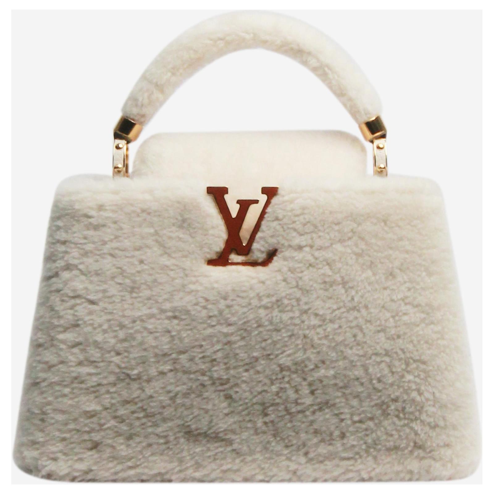 Louis Vuitton White shearling Capucines bag ref.1633759 - Joli Closet