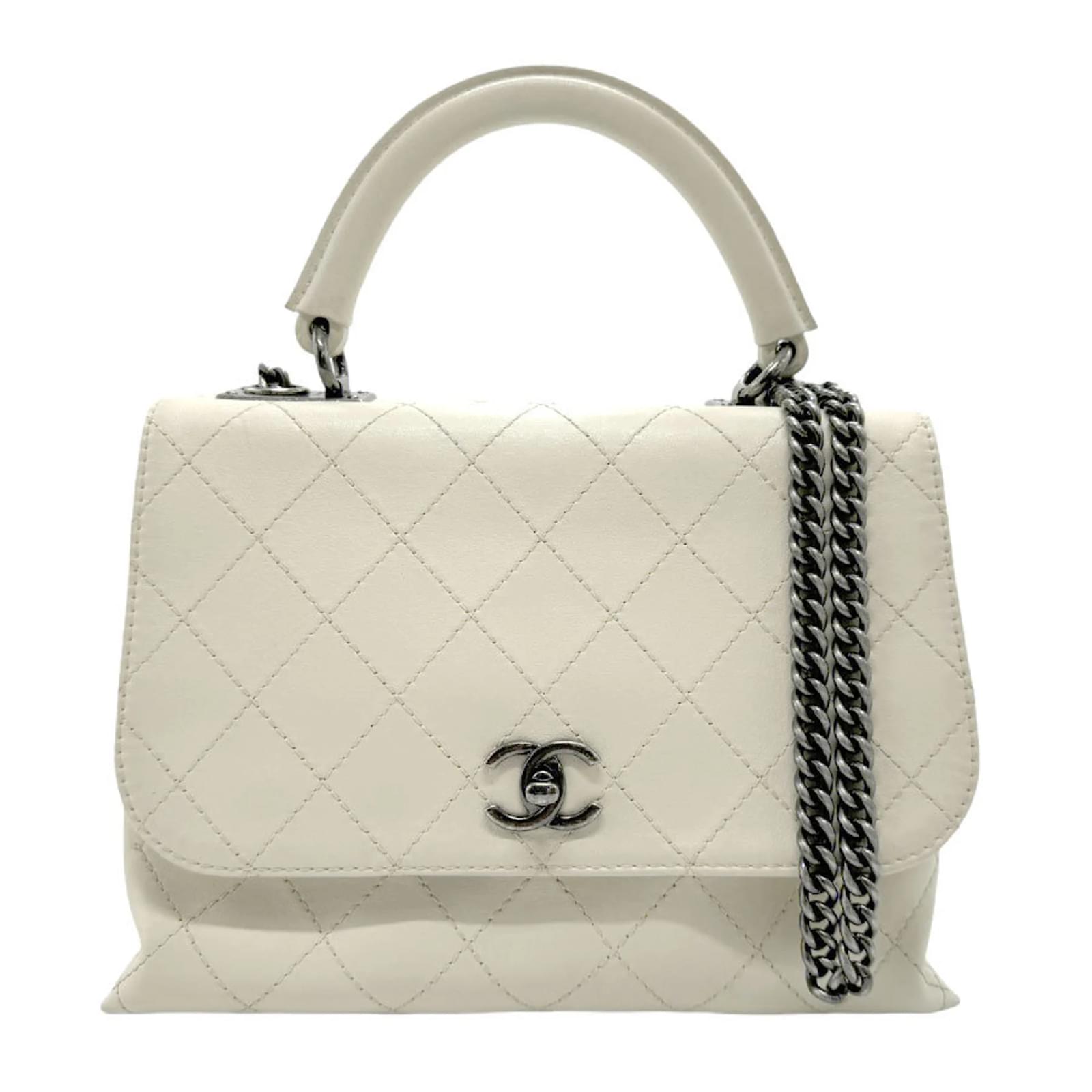 Chanel Ivory Leather Handbag Cream ref.1662366 - Joli Closet