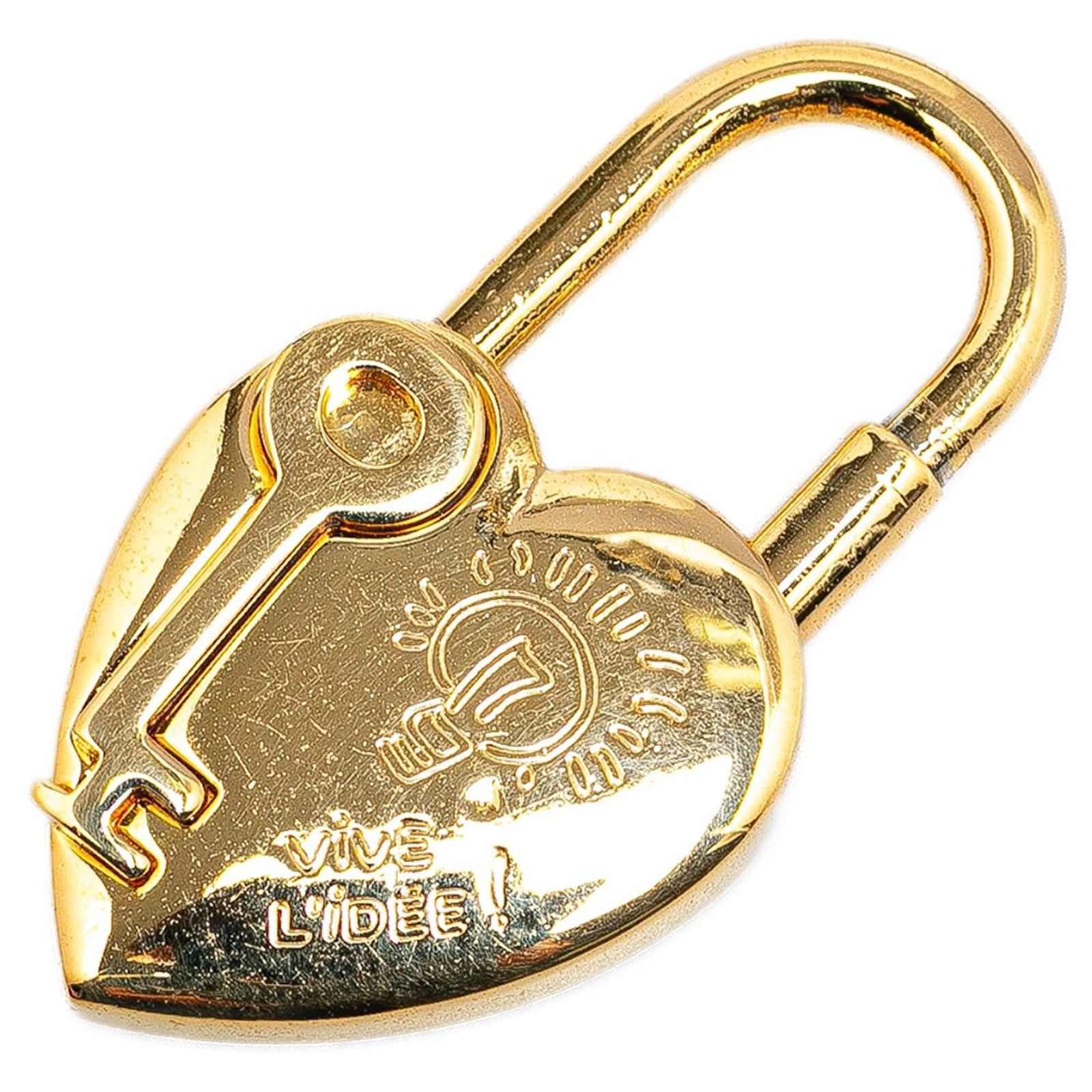 Gold Hermès Gold Plated Annee De La Fantaisie Heart Cadena Lock Charm ...