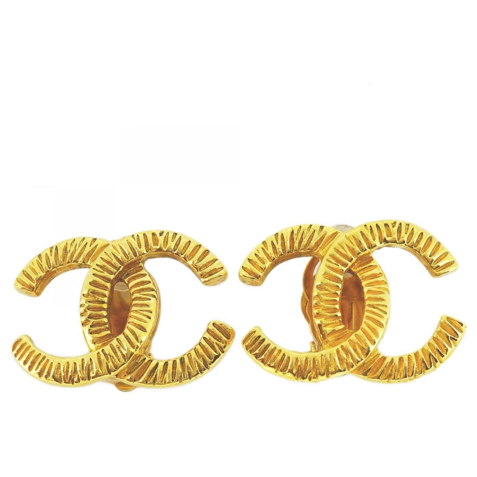 Chanel Gold Plated Clip Earrings Golden Gold-plated ref.1666170 - Joli ...