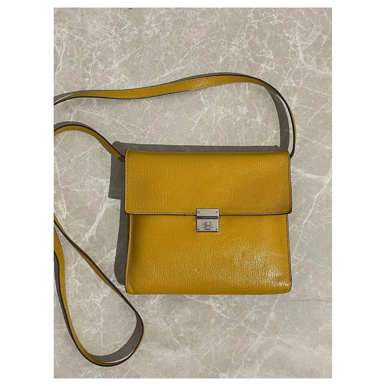 Hermès HERMES Handbags T. Leather Yellow ref.1669172 - Joli Closet