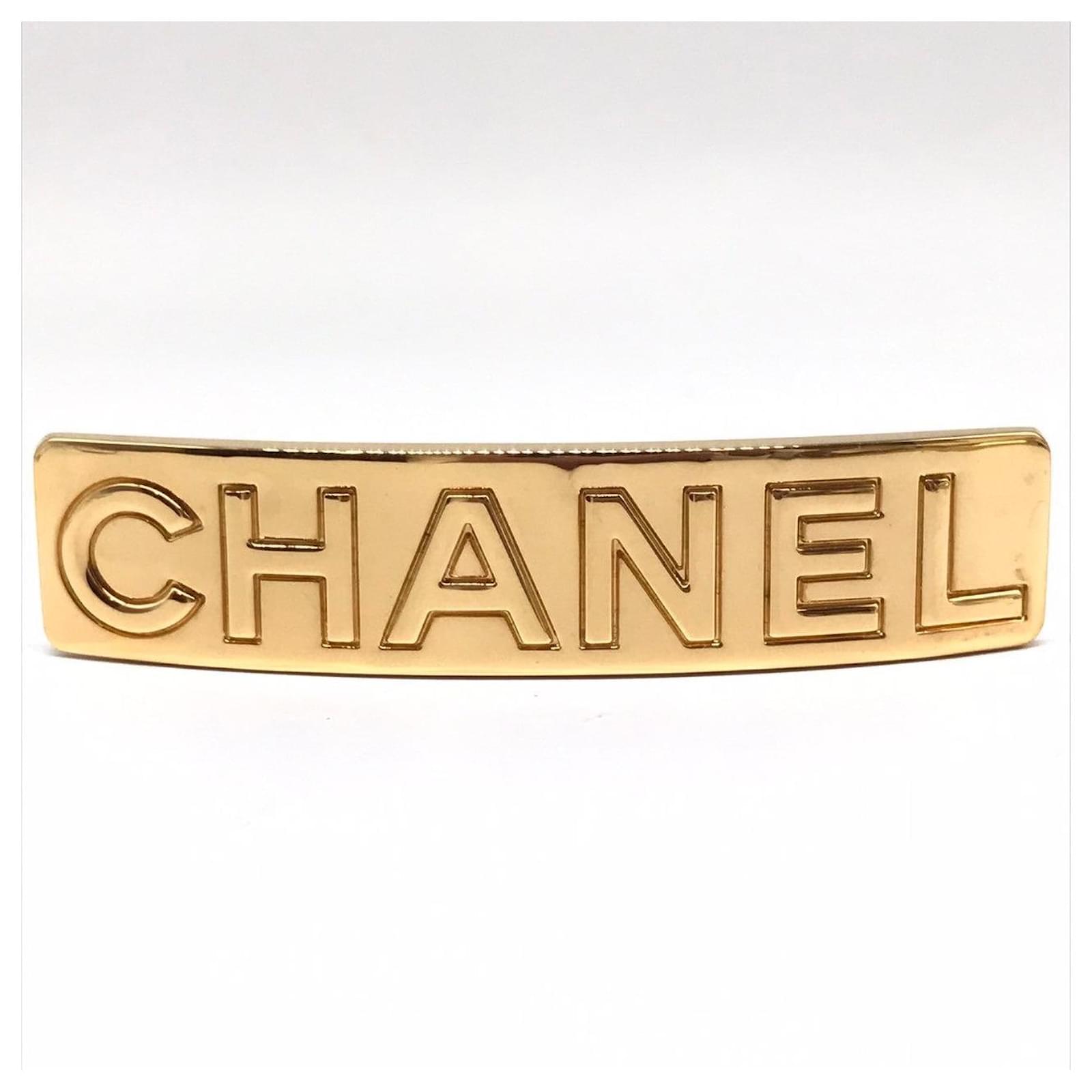 Chanel Logo Barrette Gold Metal Hair Clip Golden ref.1676695 - Joli Closet