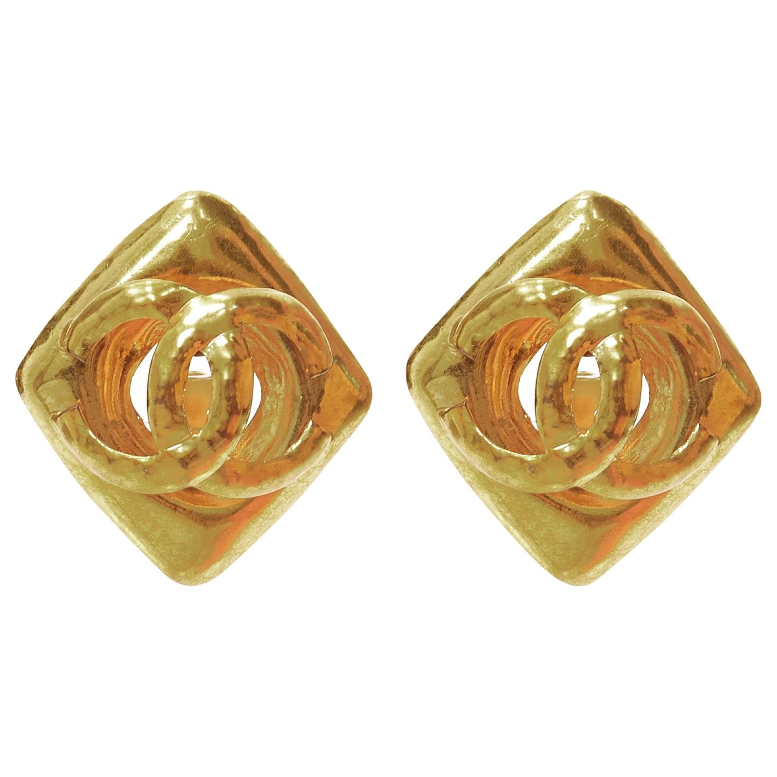 Chanel Collection CC logo clip on earrings Golden Metallic Metal ref ...