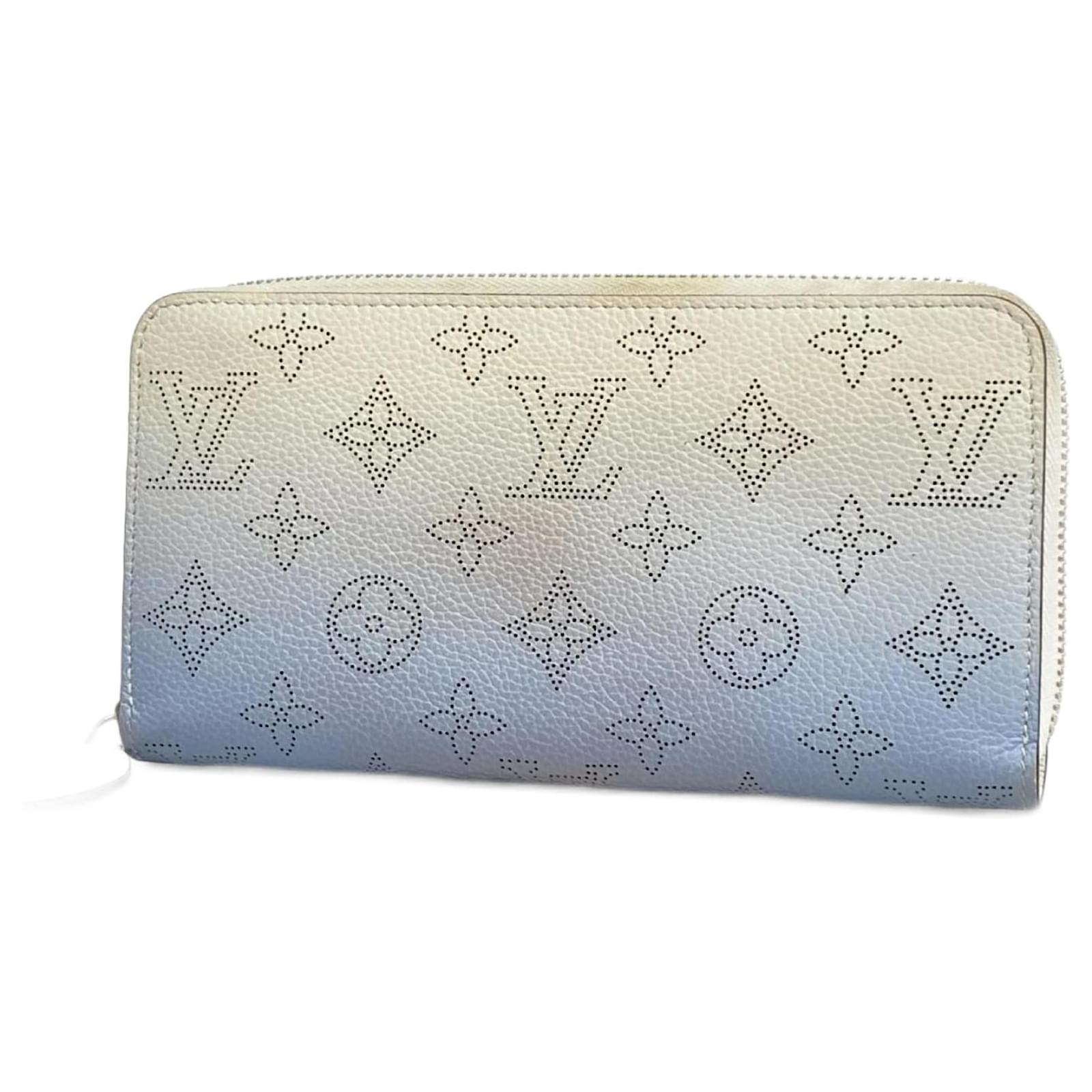 Louis Vuitton Mahina Zippy Long Wallet Blue ref.1712334 - Joli Closet