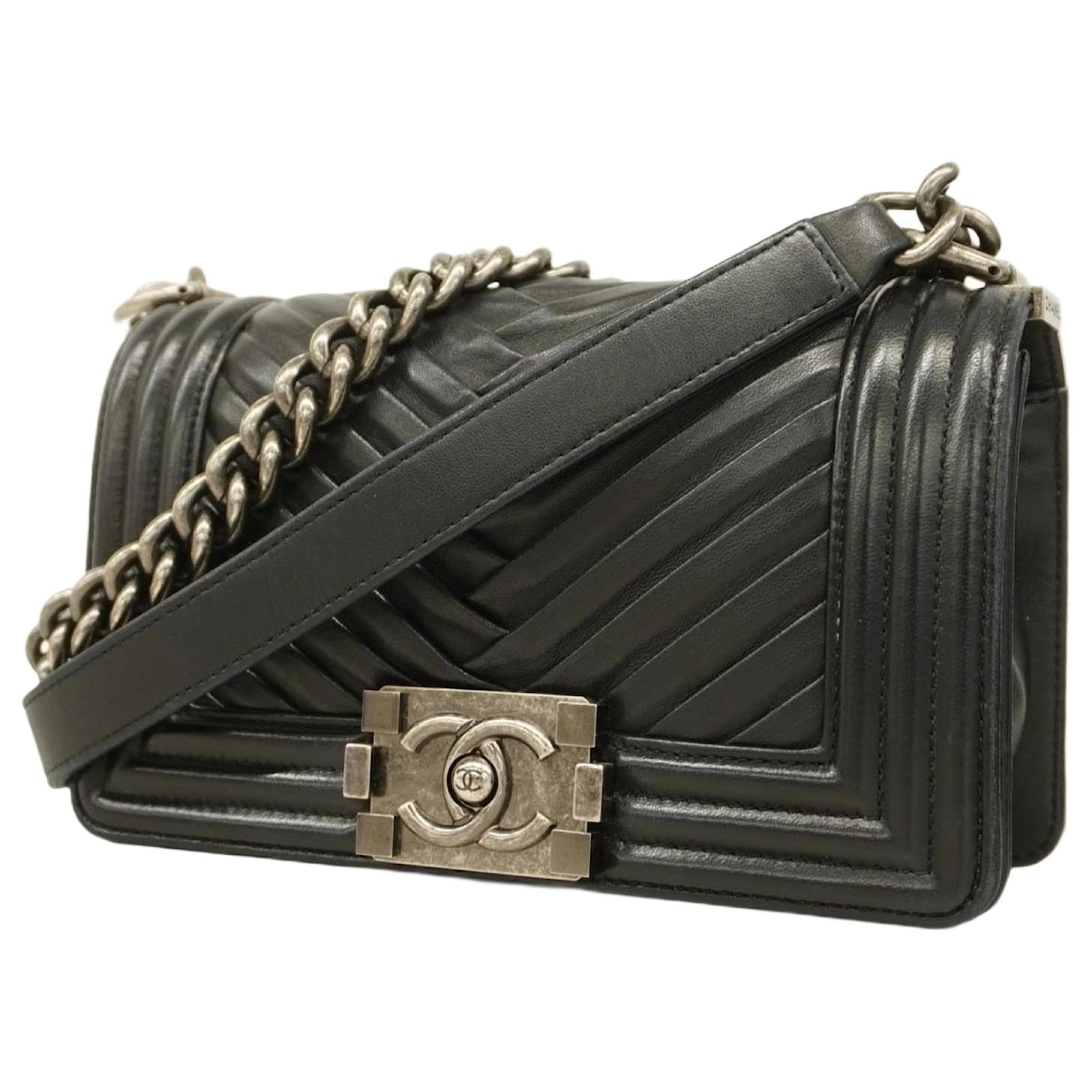 Chanel Boy Black Leather ref.1724851 - Joli Closet