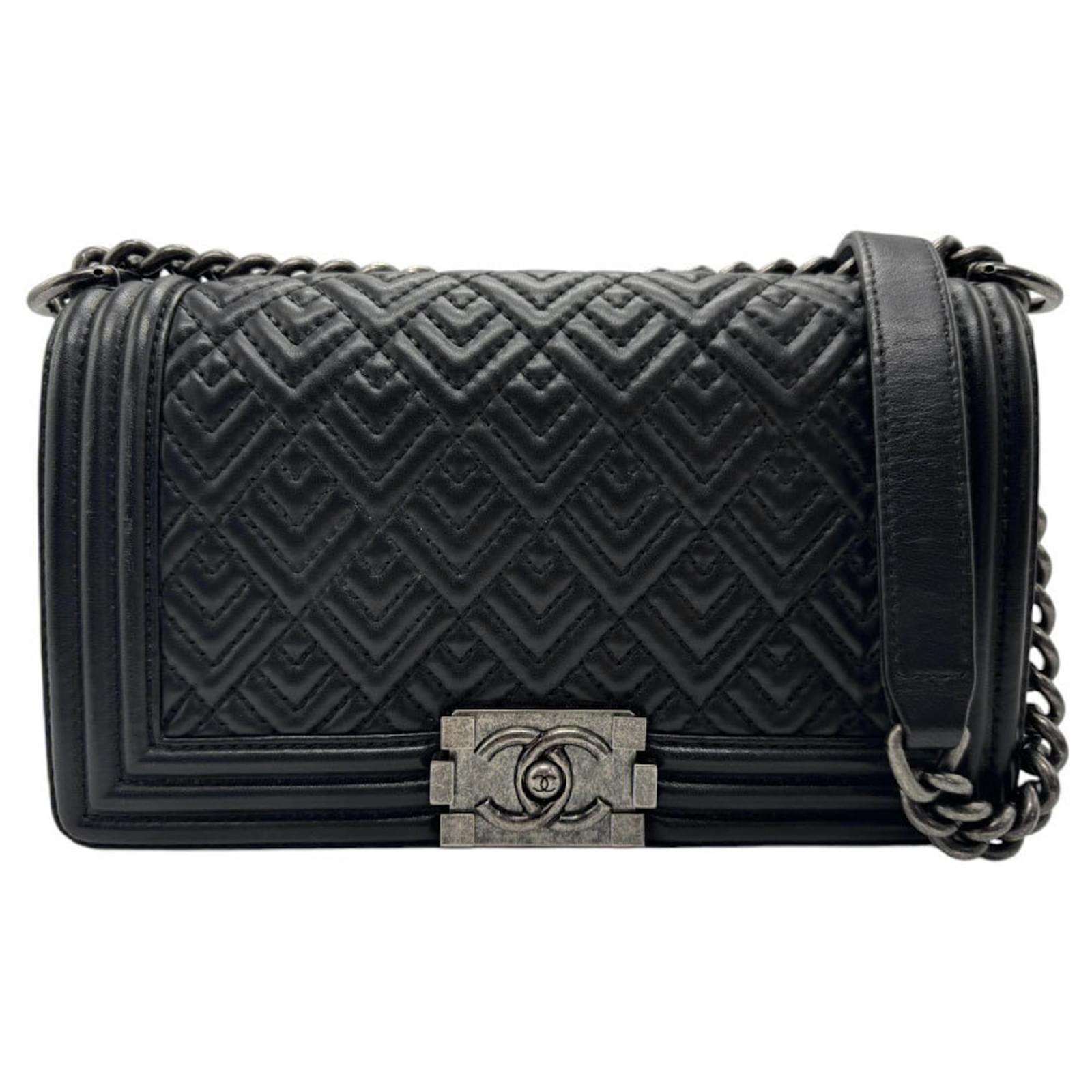 Chanel Boy Black Leather ref.1733601 - Joli Closet