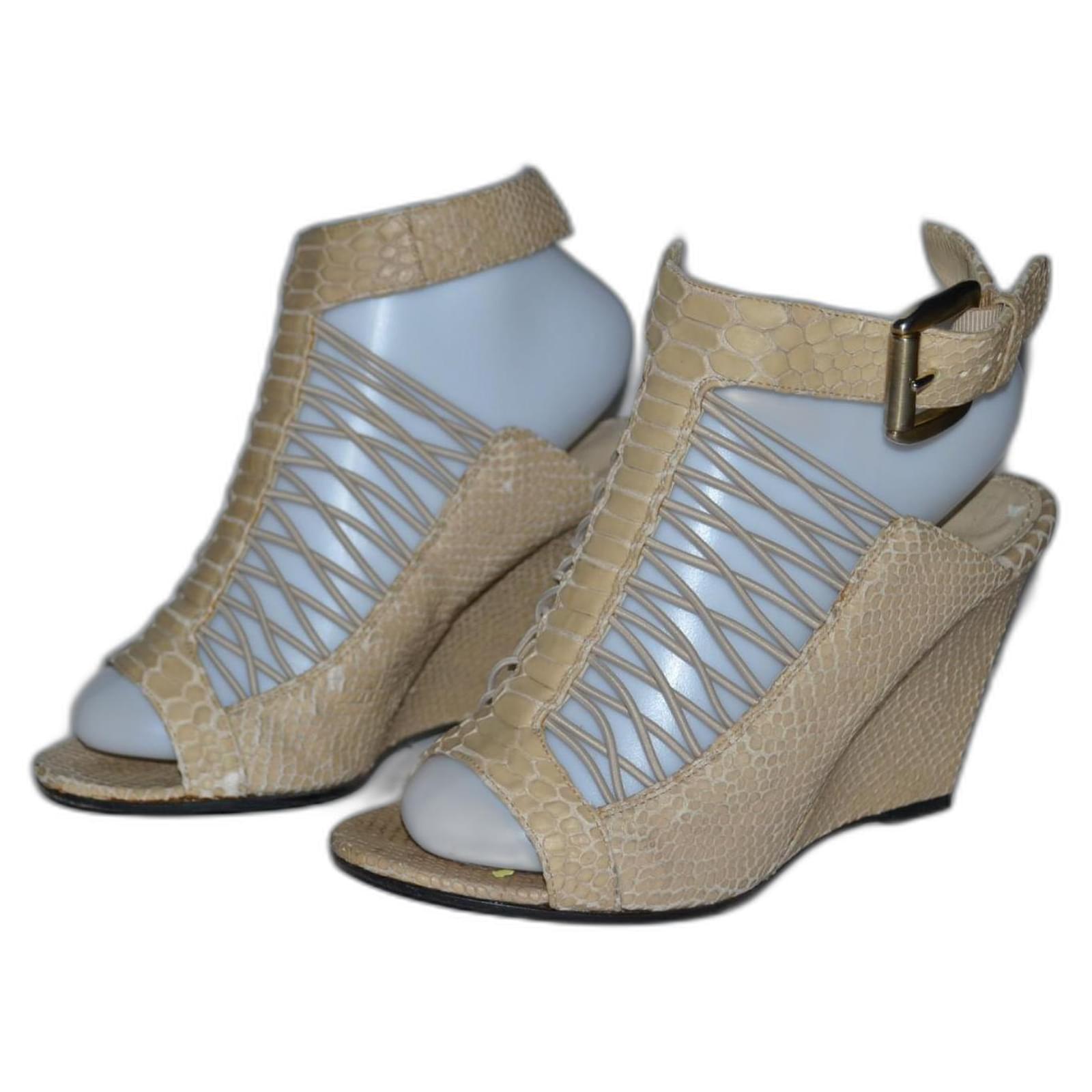 Givenchy sandals Beige Python ref.1750098 - Joli Closet