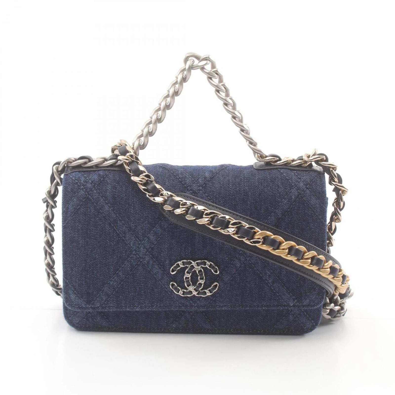 Chanel 19 Matelasse Shoulder Bag in Navy Denim Navy blue ref.1750493 ...