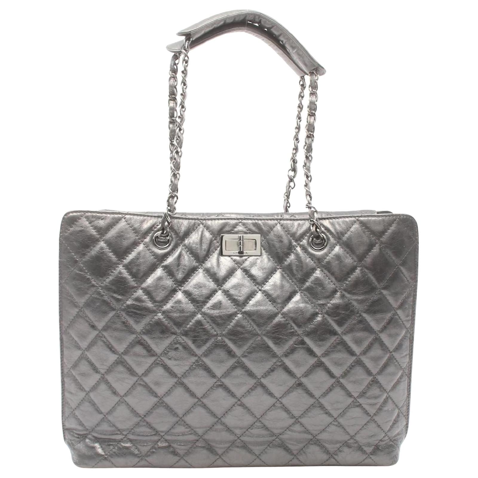 Chanel 2,55 Silvery Leather ref.1751251 - Joli Closet