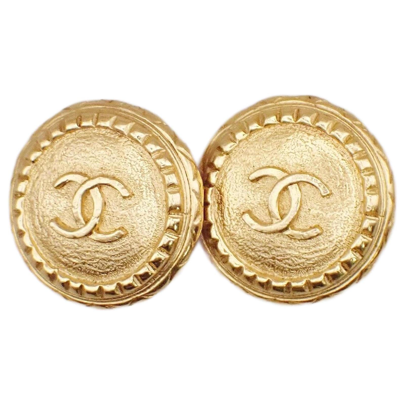 Chanel Logo CC Golden Gold-plated ref.1758463 - Joli Closet