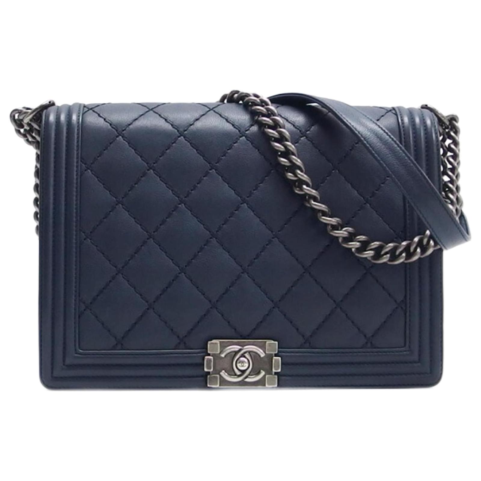 Chanel Boy Navy blue Leather ref.1776324 - Joli Closet