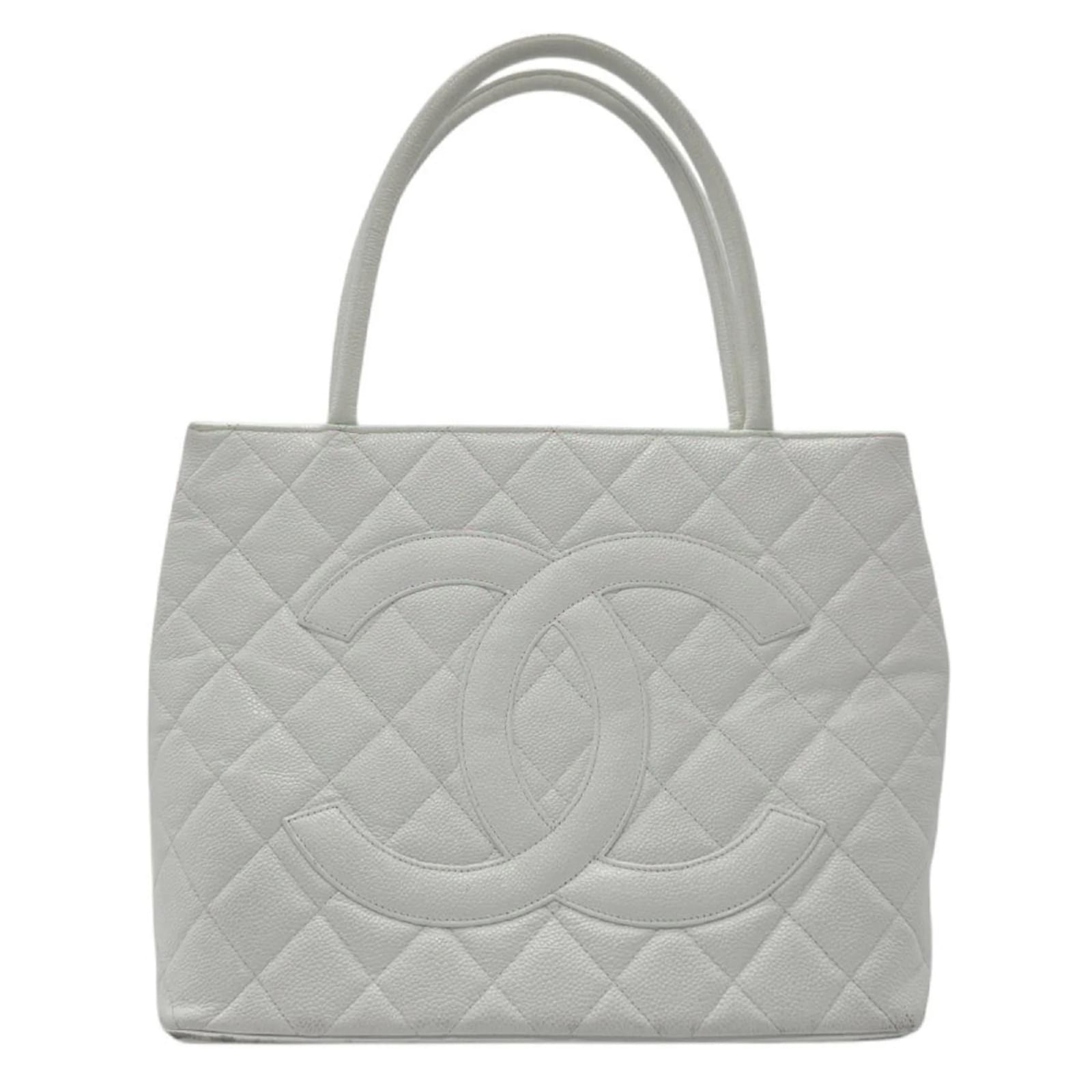 Chanel White Caviar Leather Handbag ref.1791468 - Joli Closet