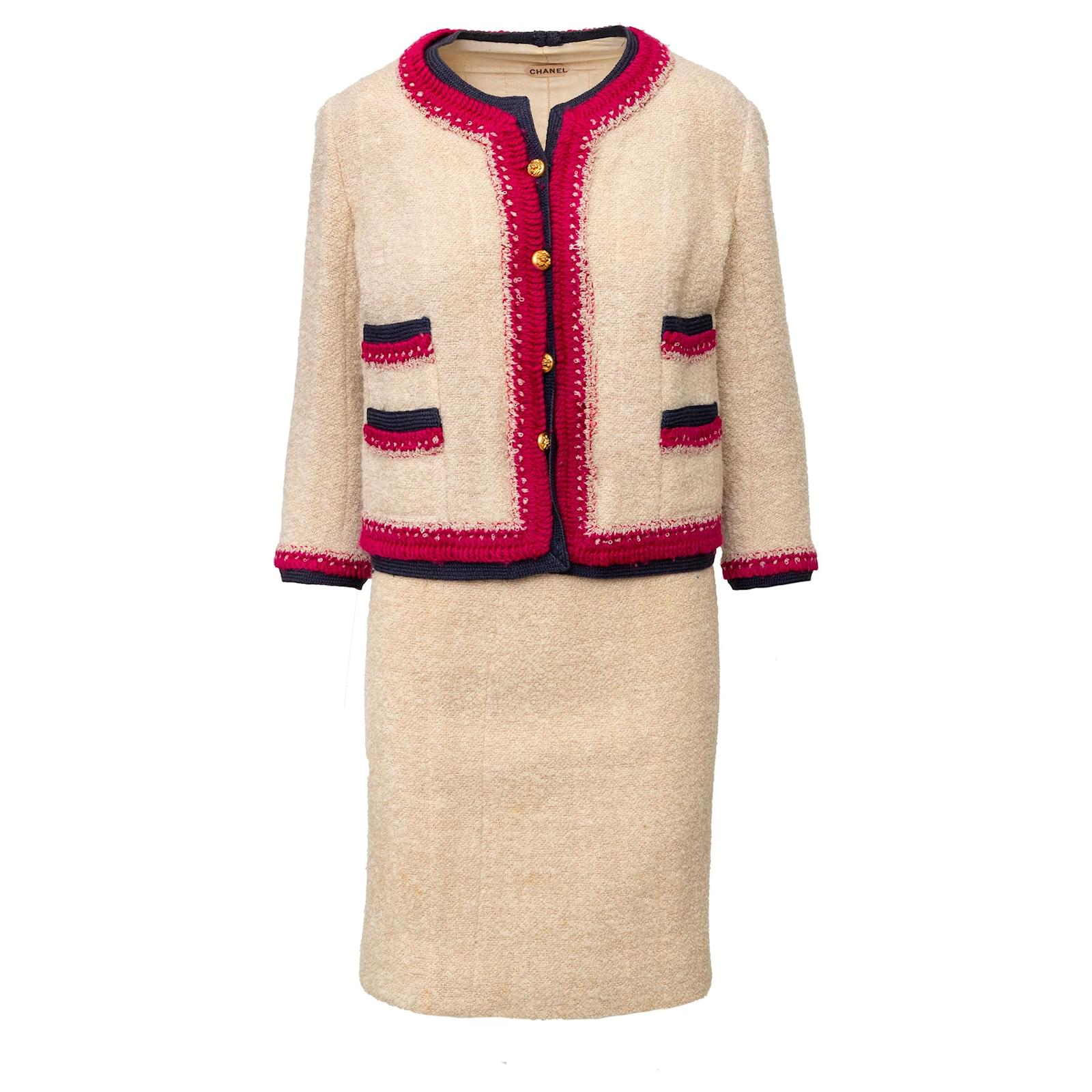 Gabrielle Chanel Vintage Haute Couture Set Eggshell ref.1791965 - Joli ...