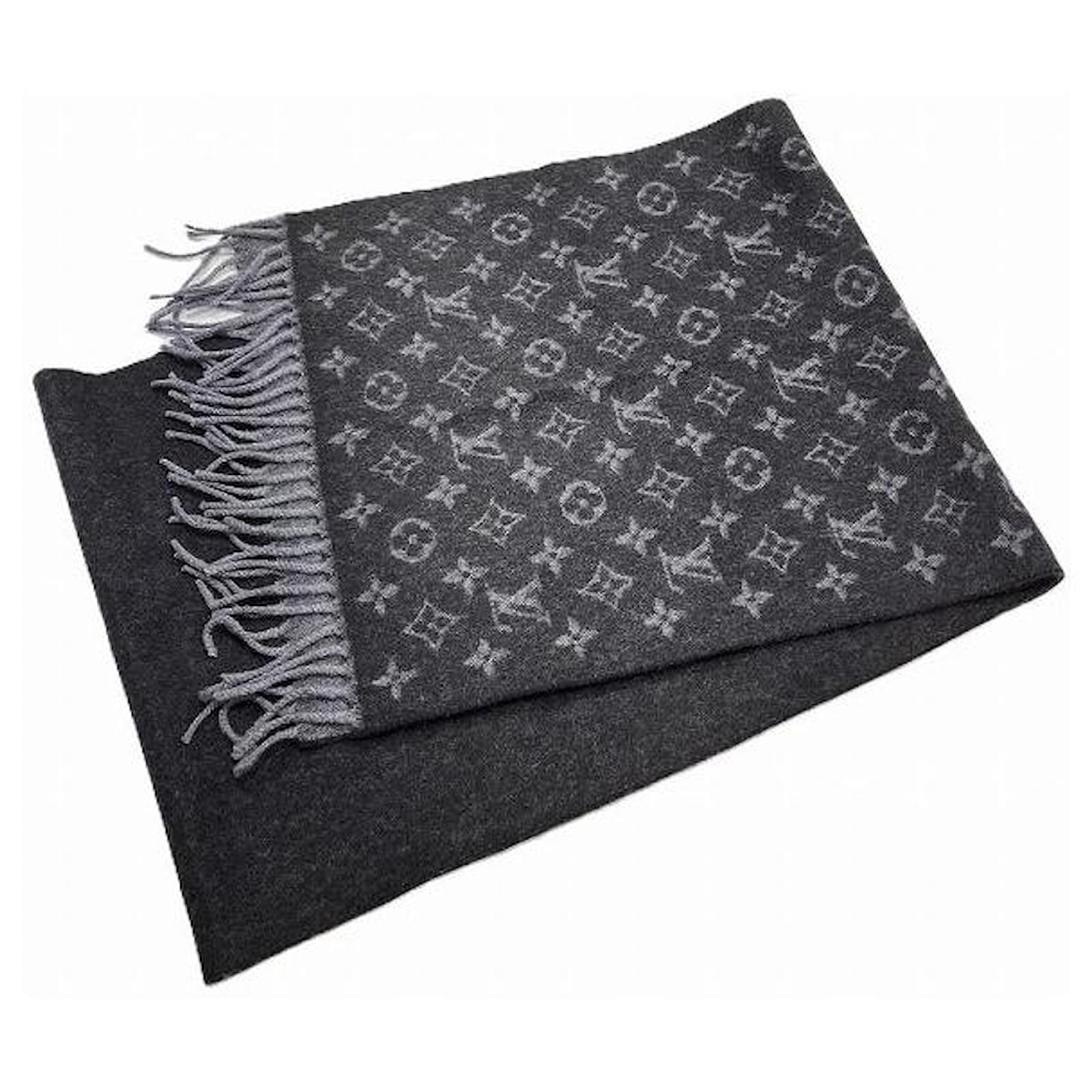 Louis Vuitton Gradient Scarf M71607 ref.1797243 - Joli Closet