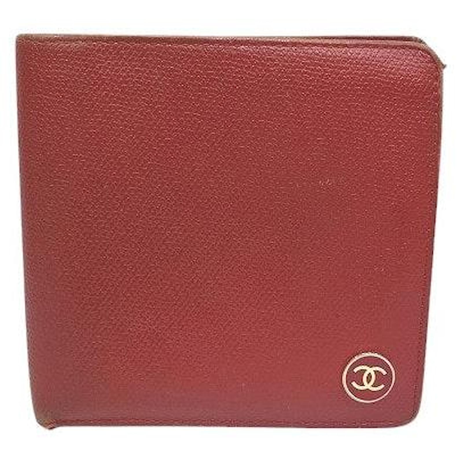 Chanel Coco Button Leather Bifold Wallet Red ref.1827096 - Joli Closet
