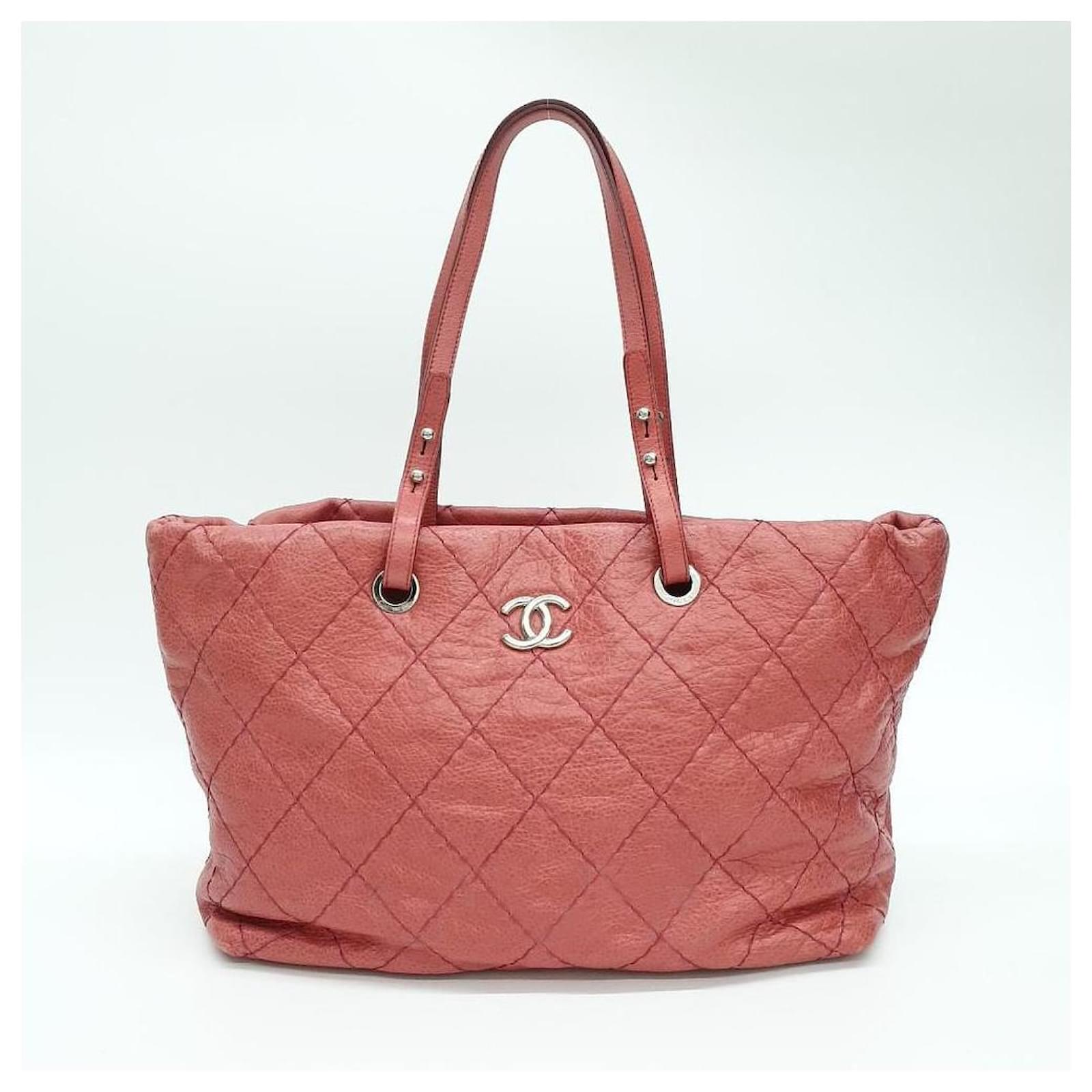 Chanel Wild Stitch Shoulder Bag Red Leather ref.1844975 - Joli Closet