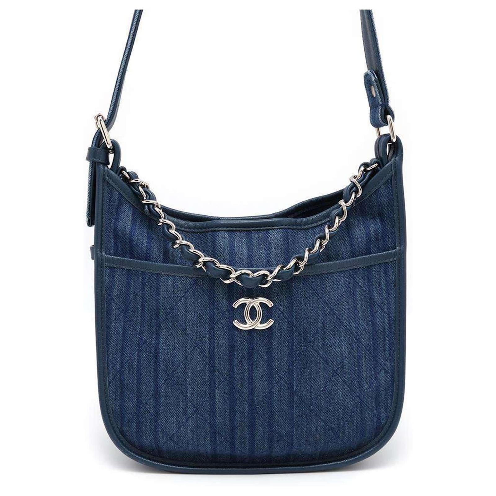 Chanel Denim Shoulder Bag Blue ref.1863047 - Joli Closet