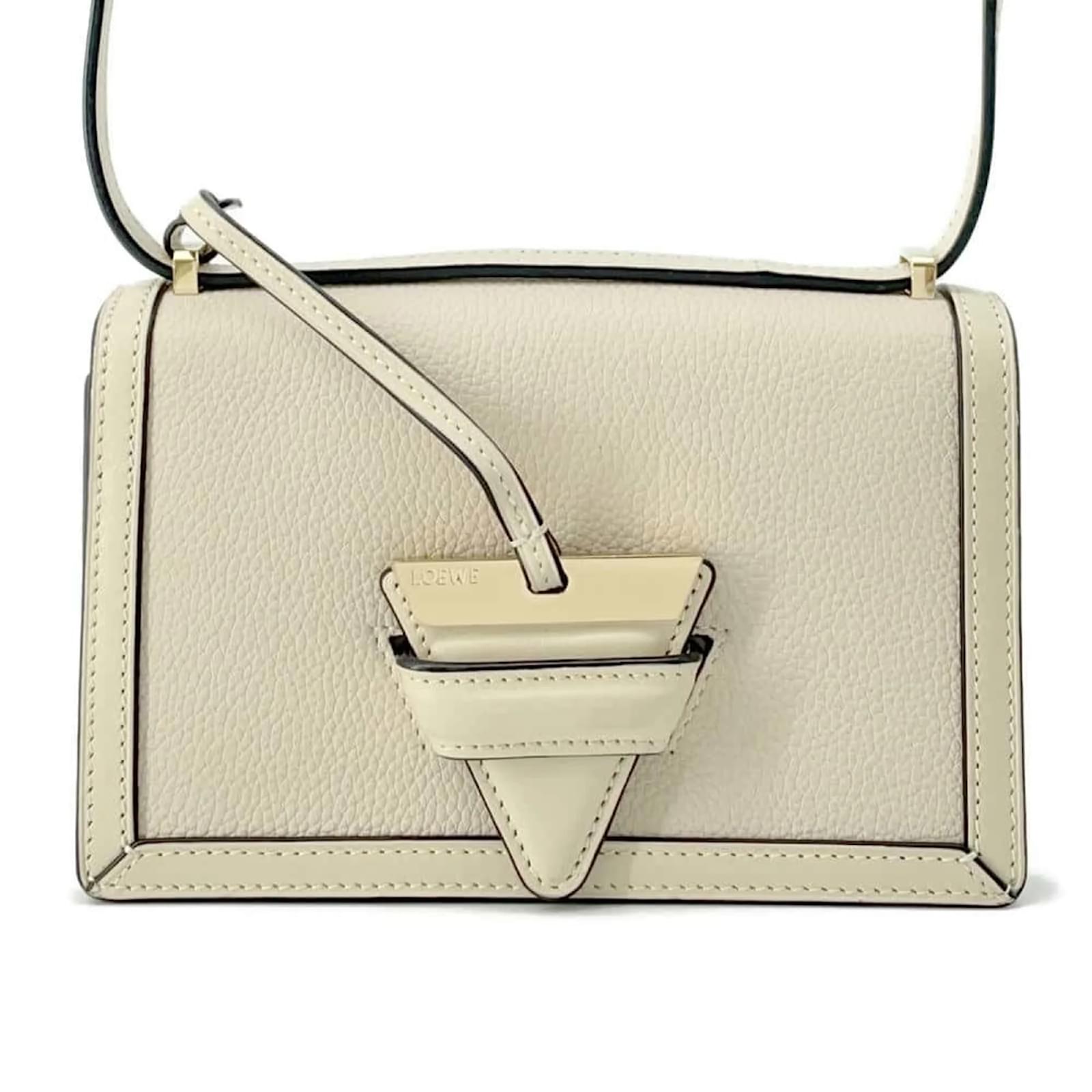 Loewe Barcelona Leather Shoulder Bag Cream ref.1863085 - Joli Closet