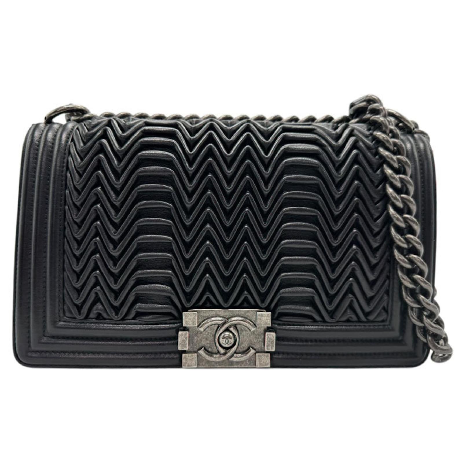 Chanel Boy Black Leather ref.1873501 - Joli Closet