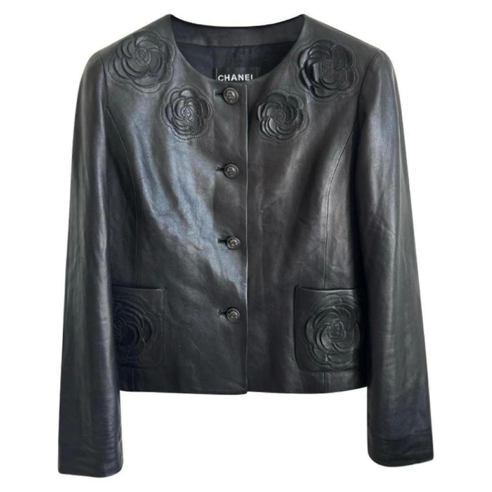 Chanel 13K$ Camellia Applique Black Leather Jacket ref.1879311 - Joli ...