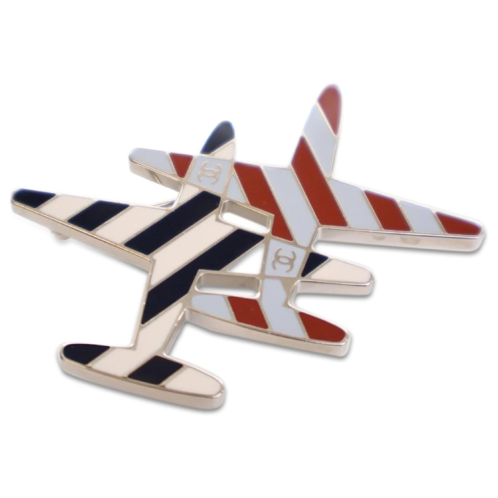 CHANEL Pins & brooches T. Metal White ref.1909842 - Joli Closet