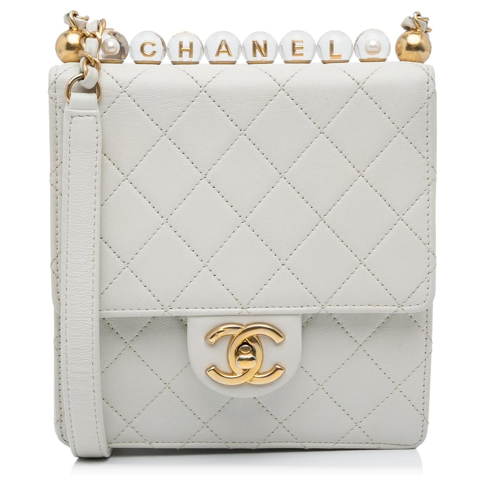 White Chanel Mini Chic Pearls Crossbody Leather ref.1926724 - Joli Closet