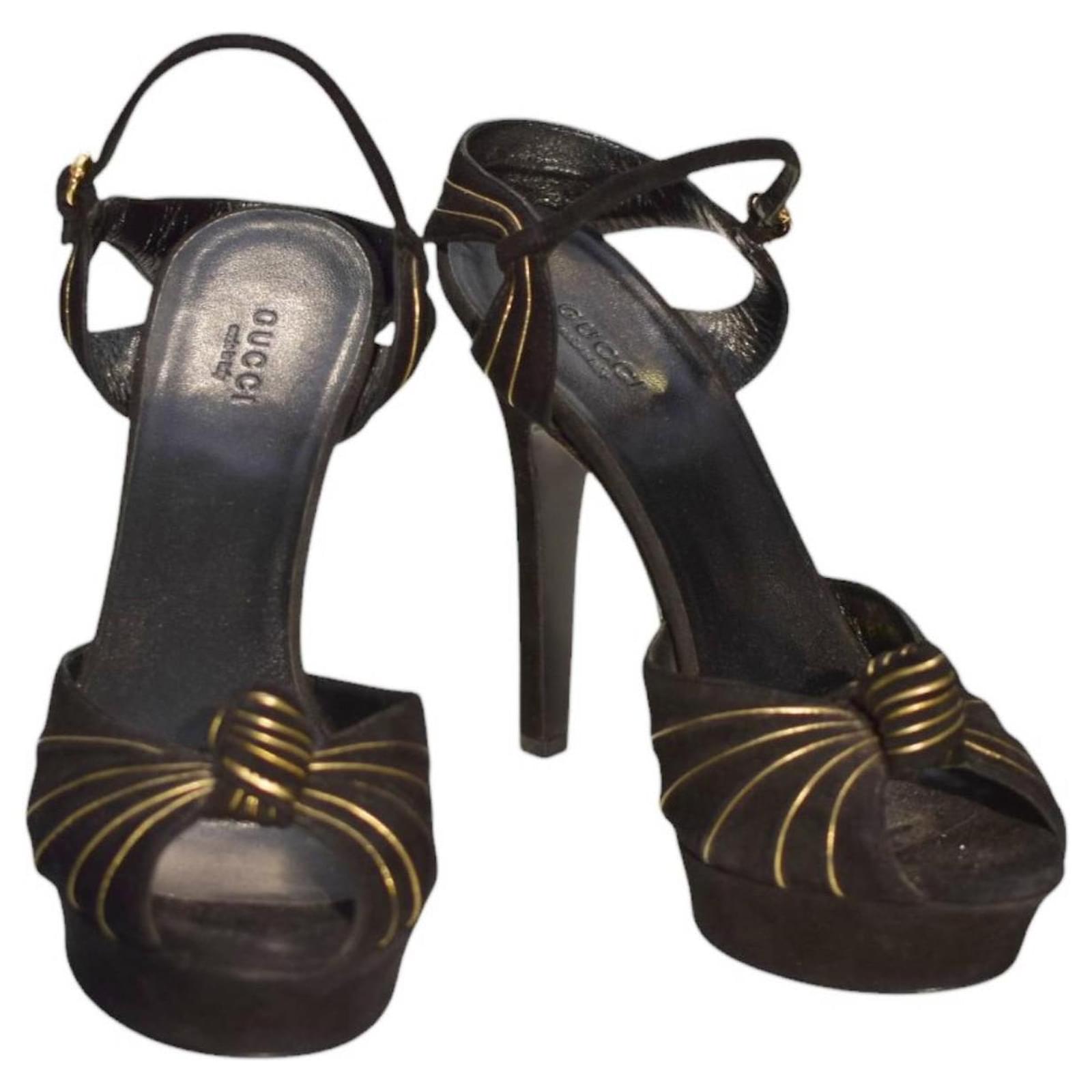 GUCCI Kelly Knot Suede Platform Heels Black/Gold Platform Peeptoe Pumps ...