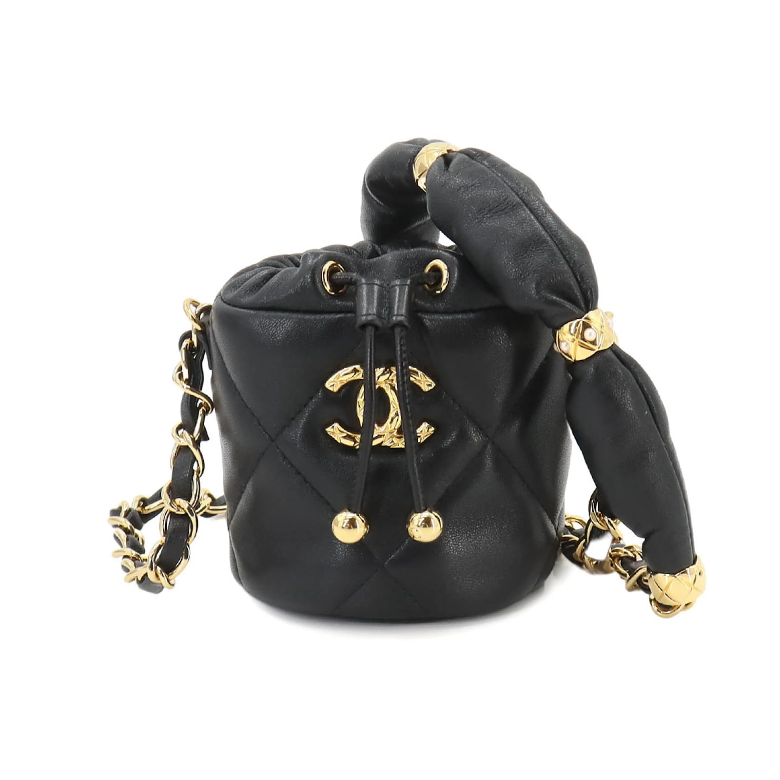 Chanel Matelasse Chain Shoulder Bag Black Leather ref.1940125 - Joli Closet