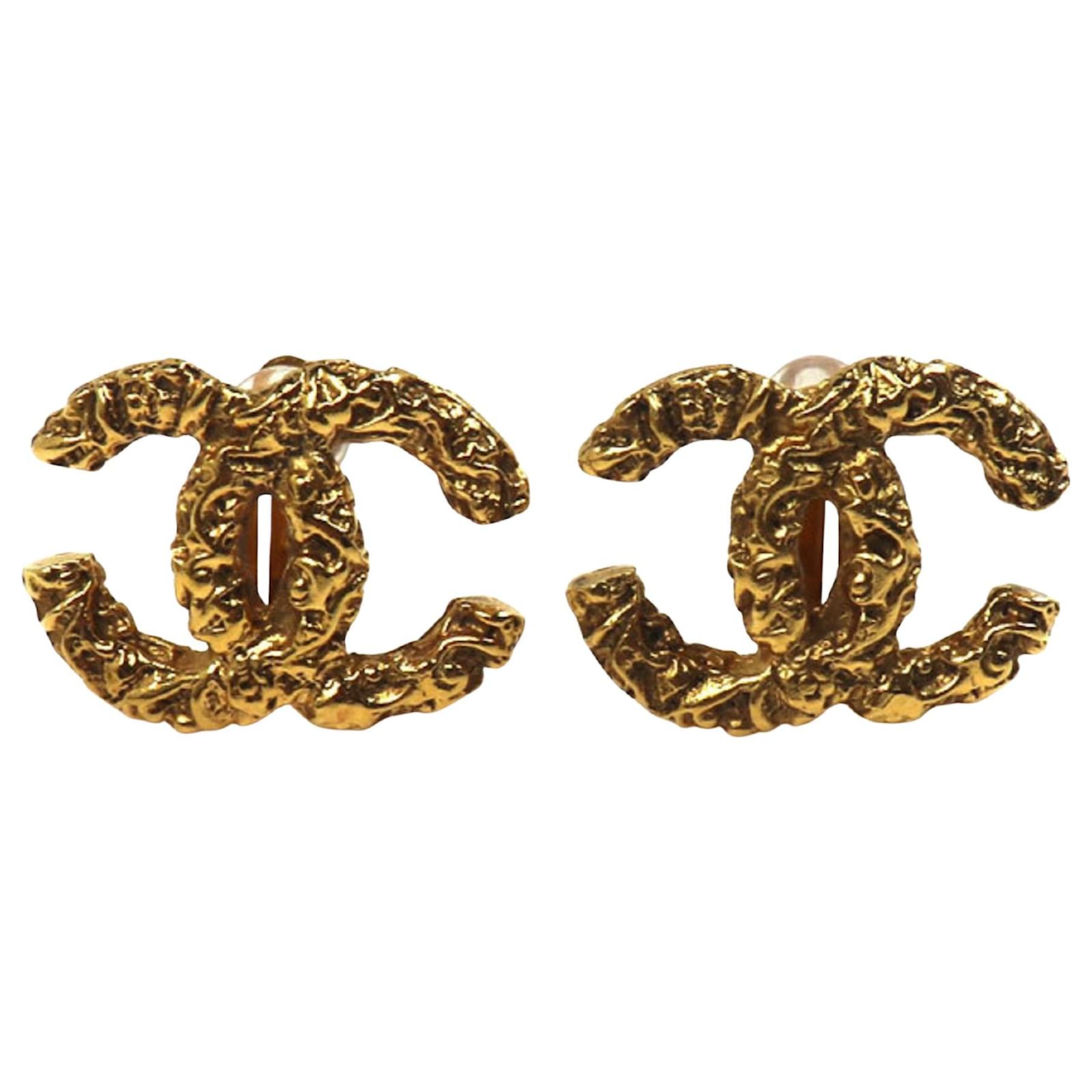 Chanel Coco Mark Golden Metal ref.1945572 - Joli Closet