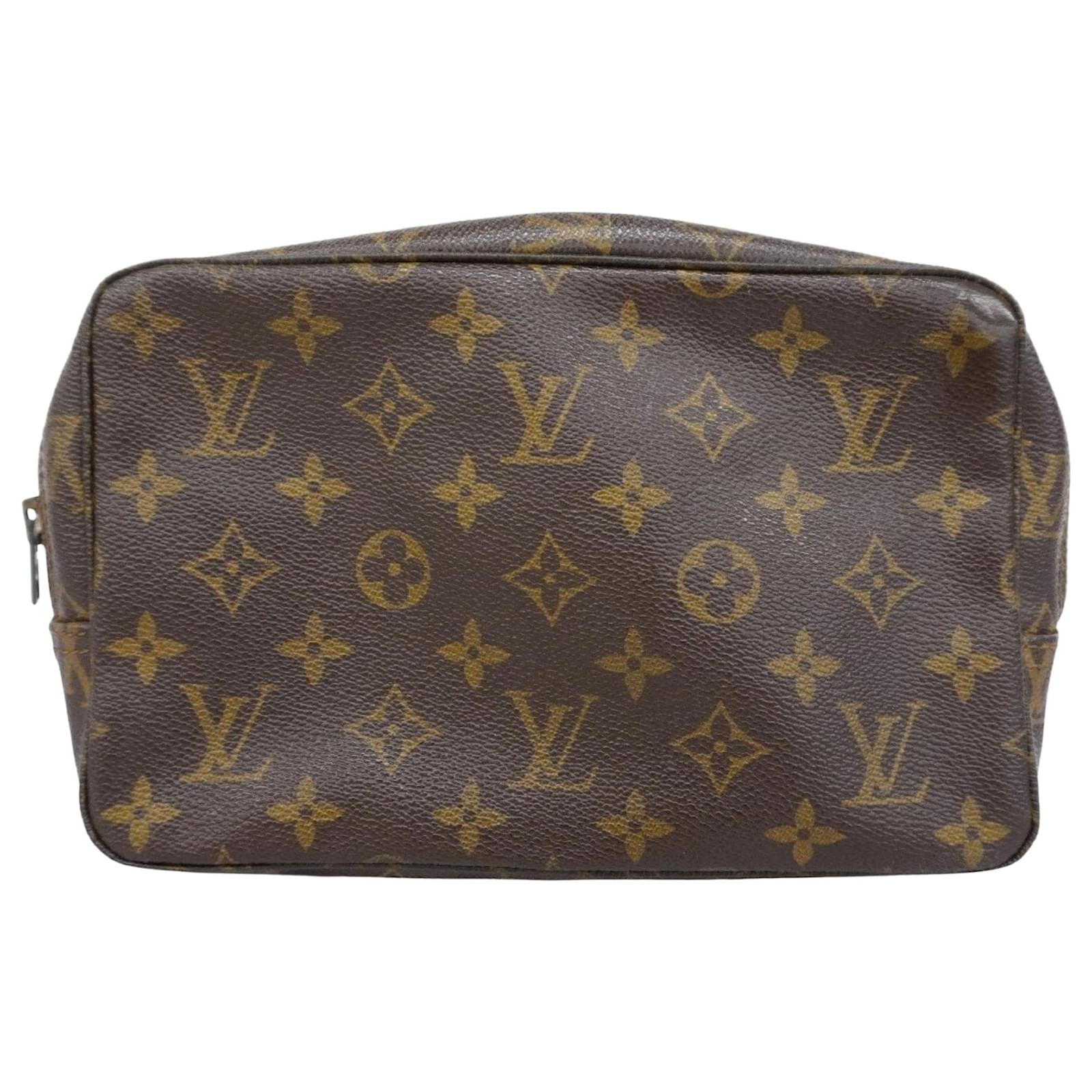 Louis Vuitton Truth Toilette 23 Brown Cloth ref.1947366 - Joli Closet