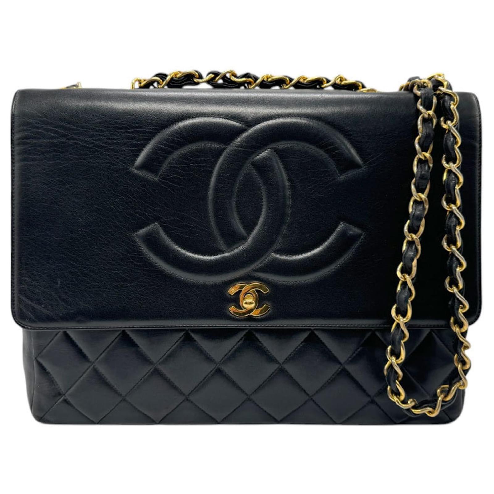 Chanel Logo CC Black Leather ref.1960445 - Joli Closet