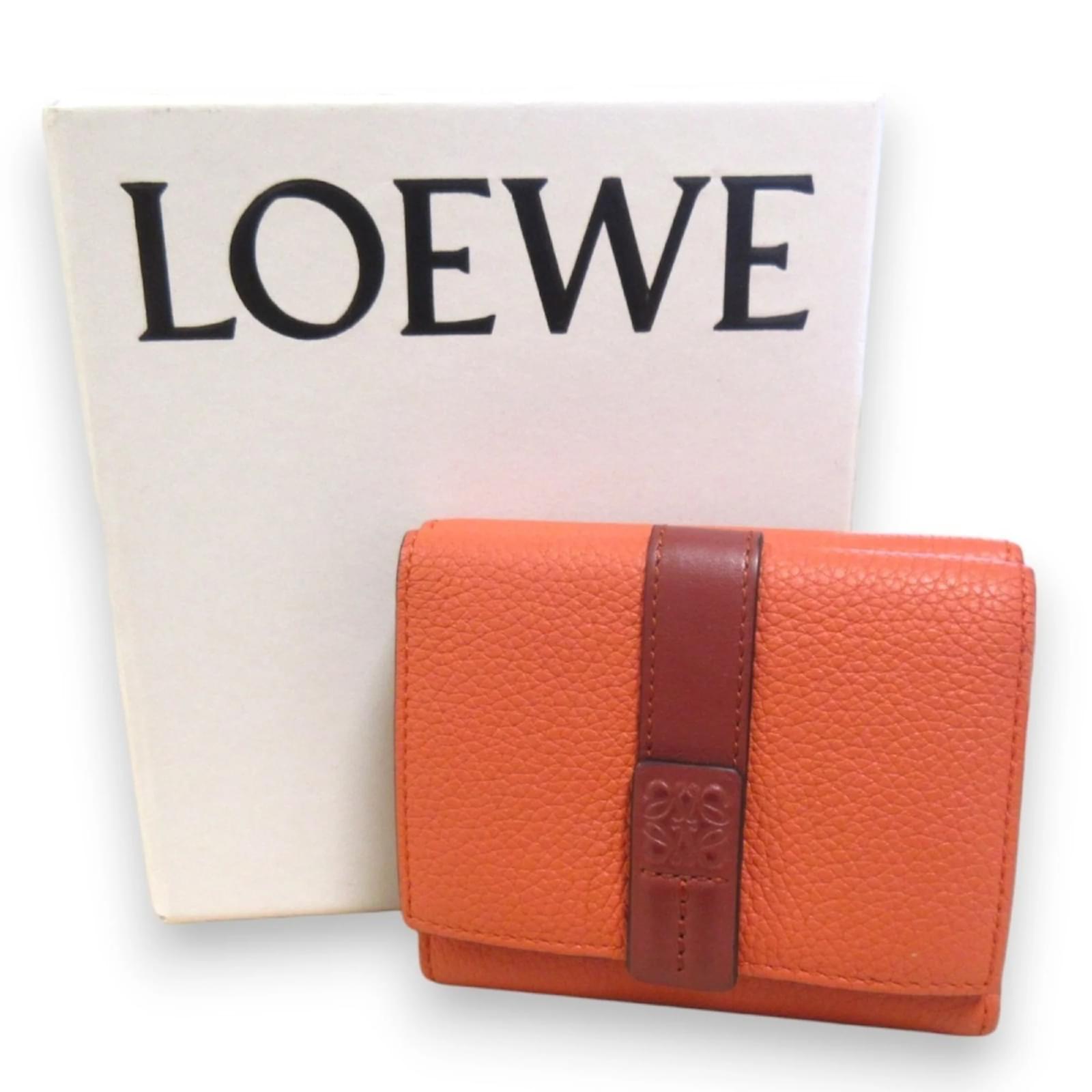 Loewe Tri-fold Wallet in Orange Leather ref.1969171 - Joli Closet