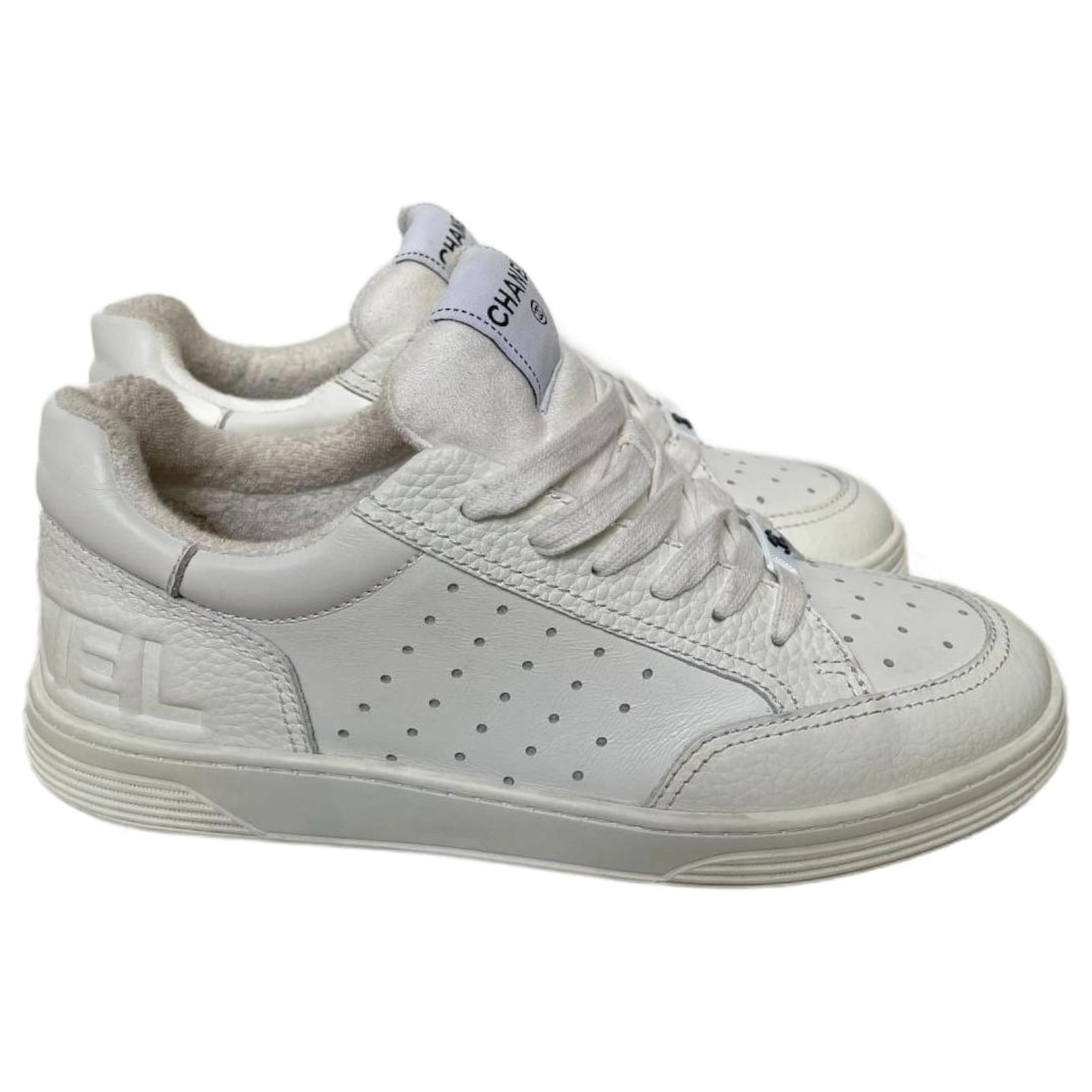 Chanel Sneakers White Leather ref.1980308 - Joli Closet