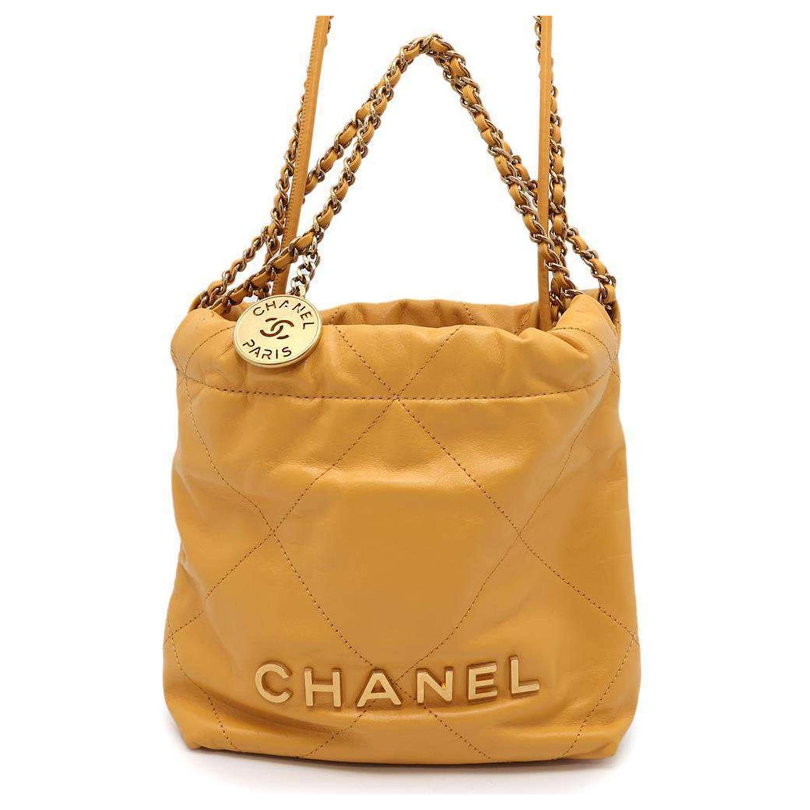 Chanel Handbag CHANEL 22 Coco Mark Yellow Leather ref.1980787 - Joli Closet