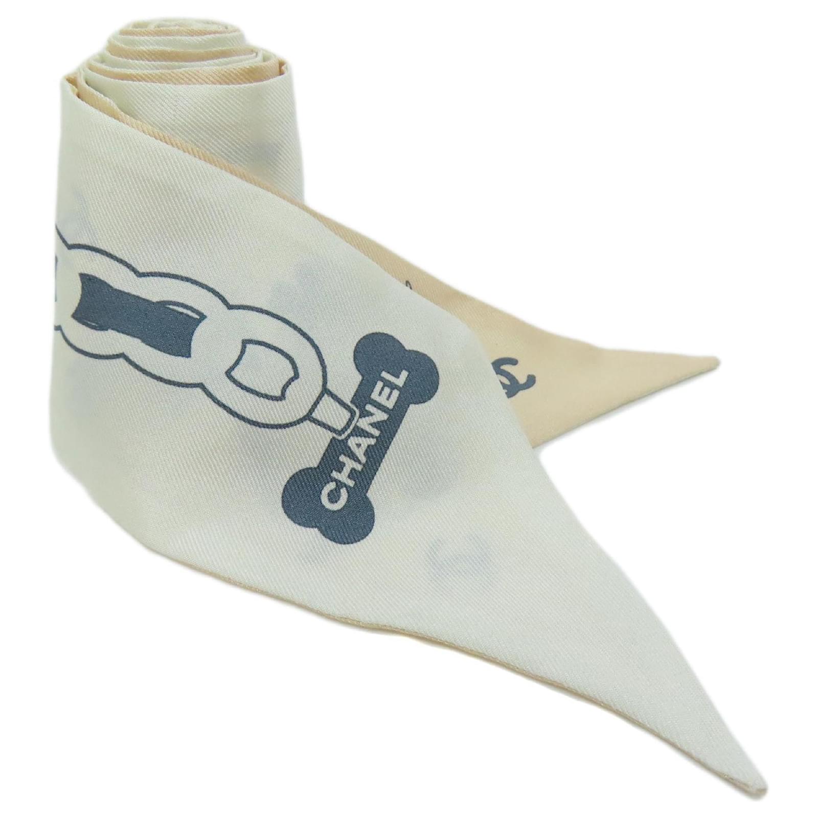 Chanel Coco Mark Silk Scarf White ref.1982872 - Joli Closet