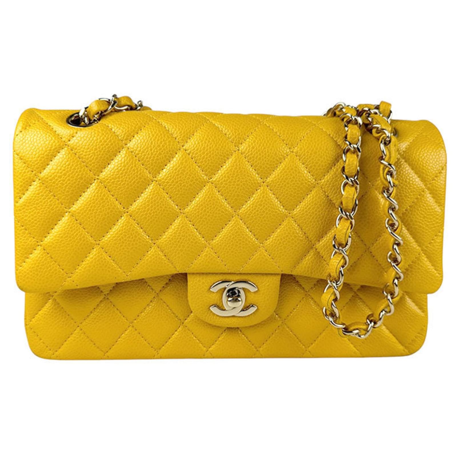Chanel Yellow Caviar Leather Shoulder Bag ref.1987894 - Joli Closet