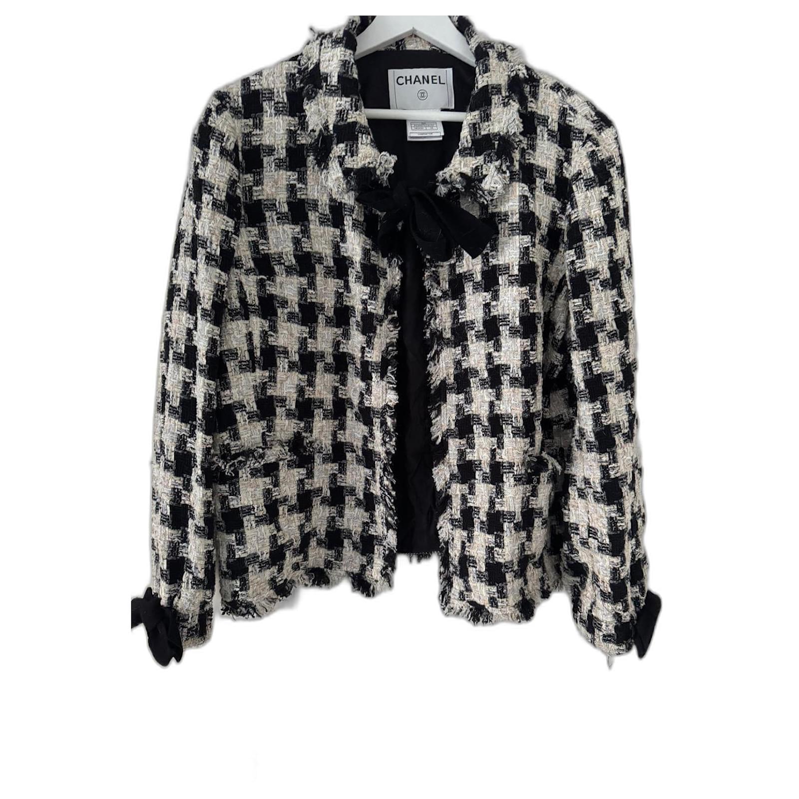 Chanel tweed jacket Black ref.1996069 - Joli Closet