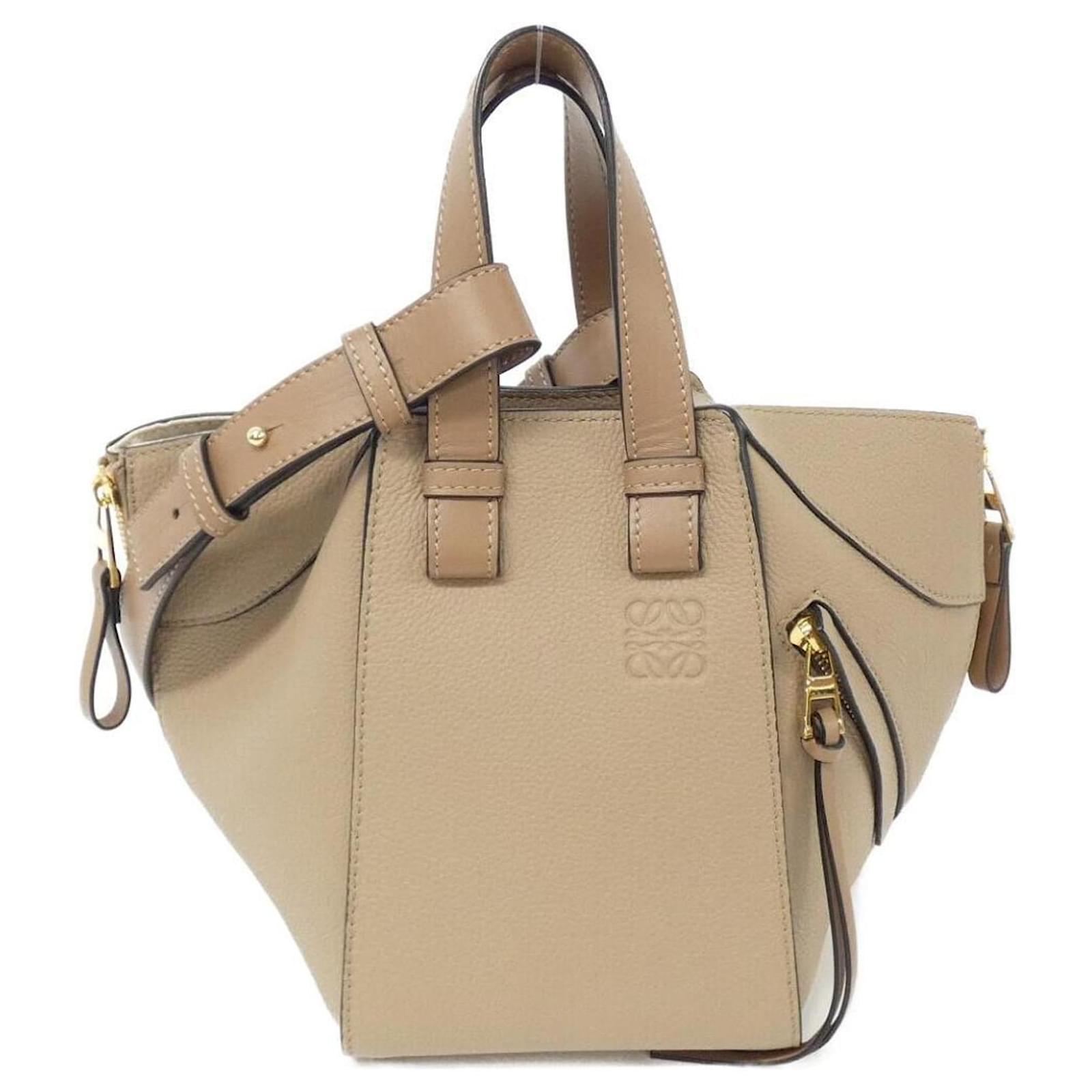 Loewe Hammock Compact Shoulder Bag Sand Leather ref.2003708 - Joli Closet