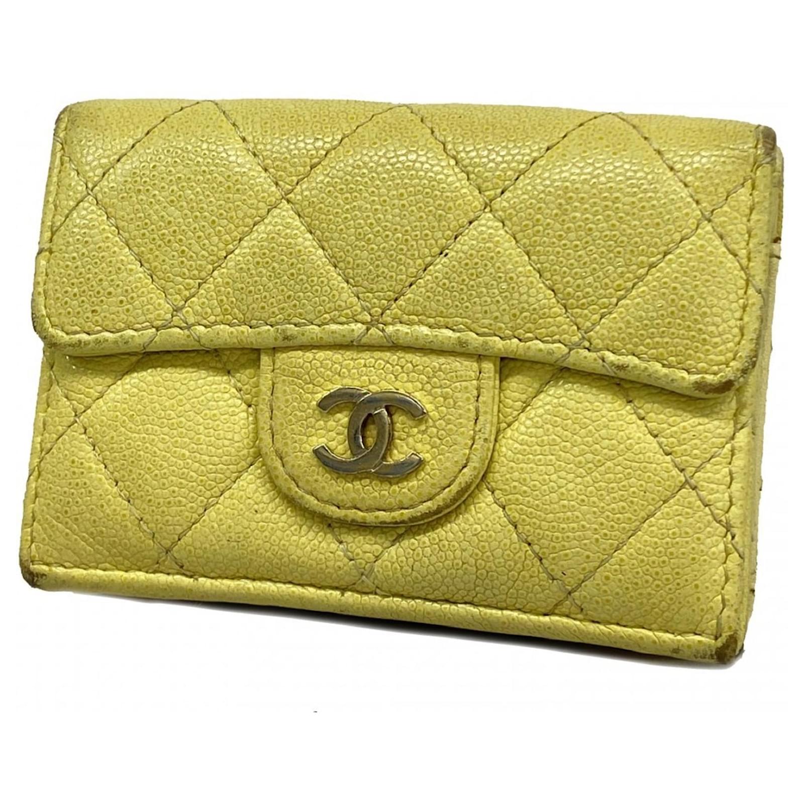 Chanel Yellow Tri-fold Wallet Leather ref.2005930 - Joli Closet