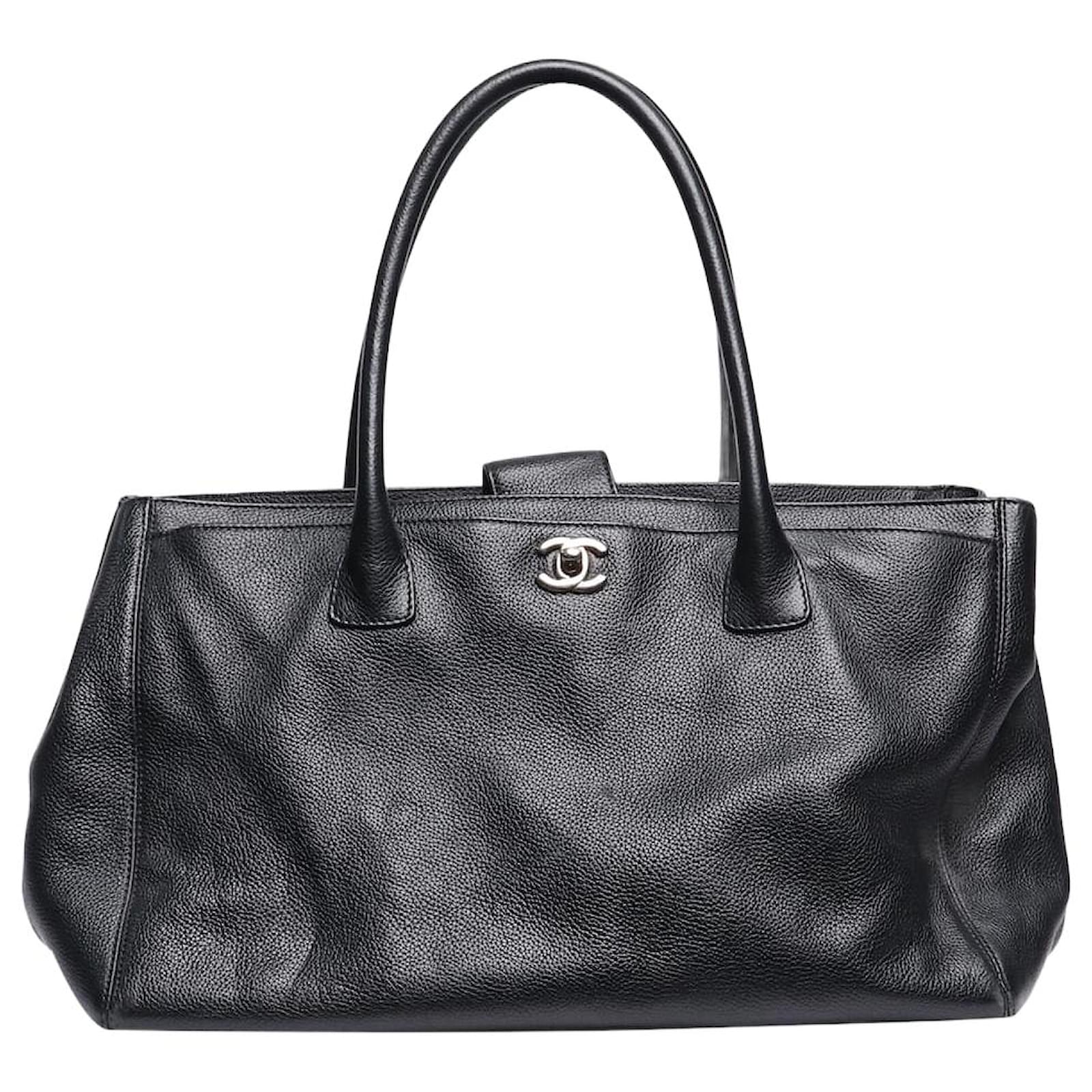 Chanel Black 2006 Executive bag Leather ref.2015948 - Joli Closet