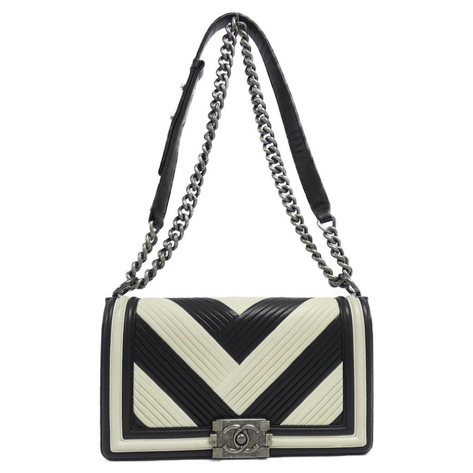 Chanel Boy Line 67086 Shoulder Bag Black White Leather ref.2016245 ...