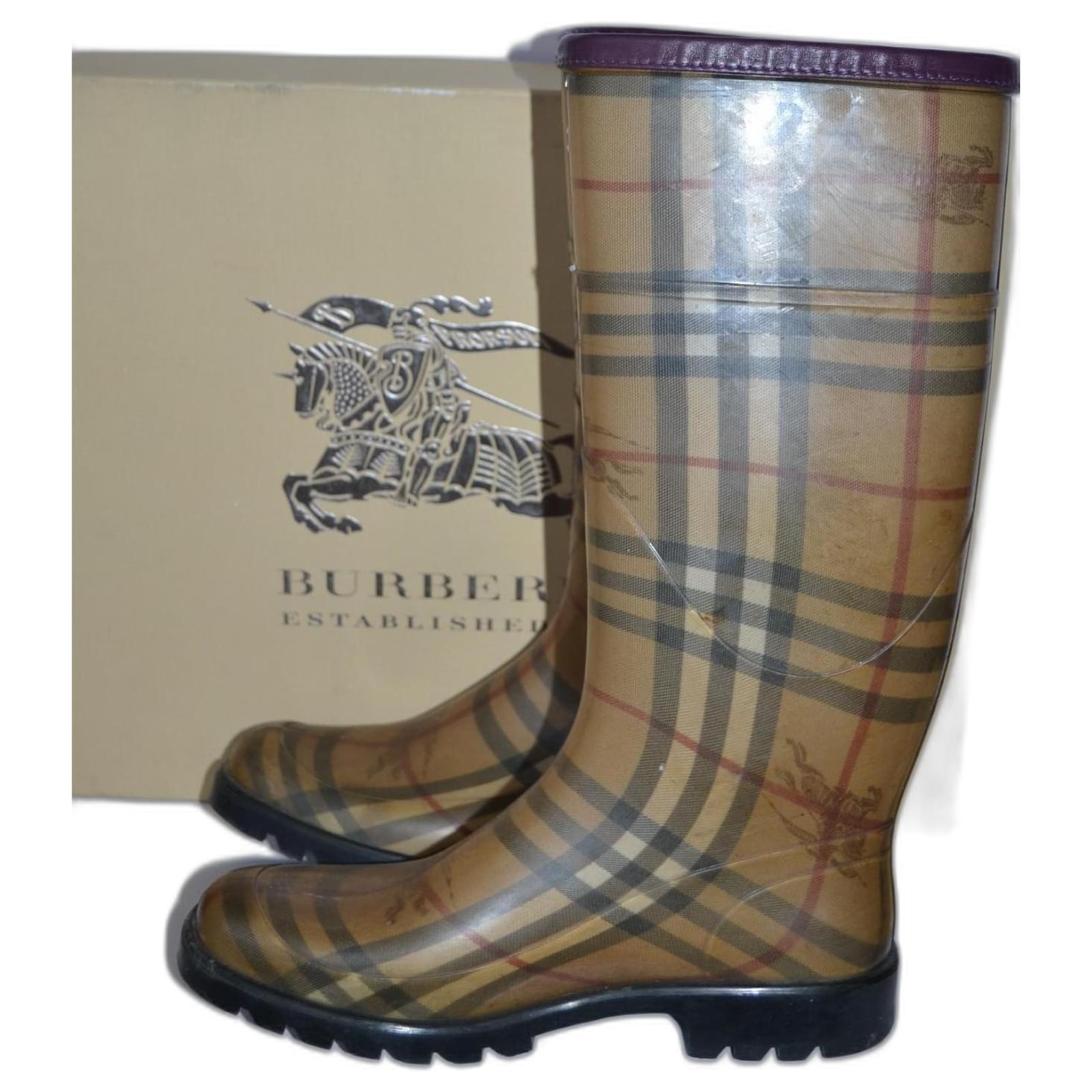 Burberry boots Multiple colors Rubber ref.2018513 - Joli Closet