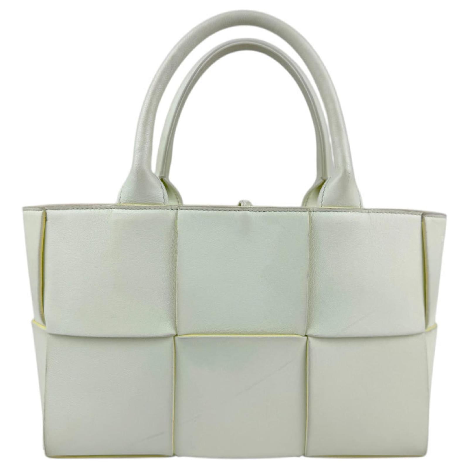 Bottega Veneta Arco Small Leather Handbag ref.2019571 - Joli Closet