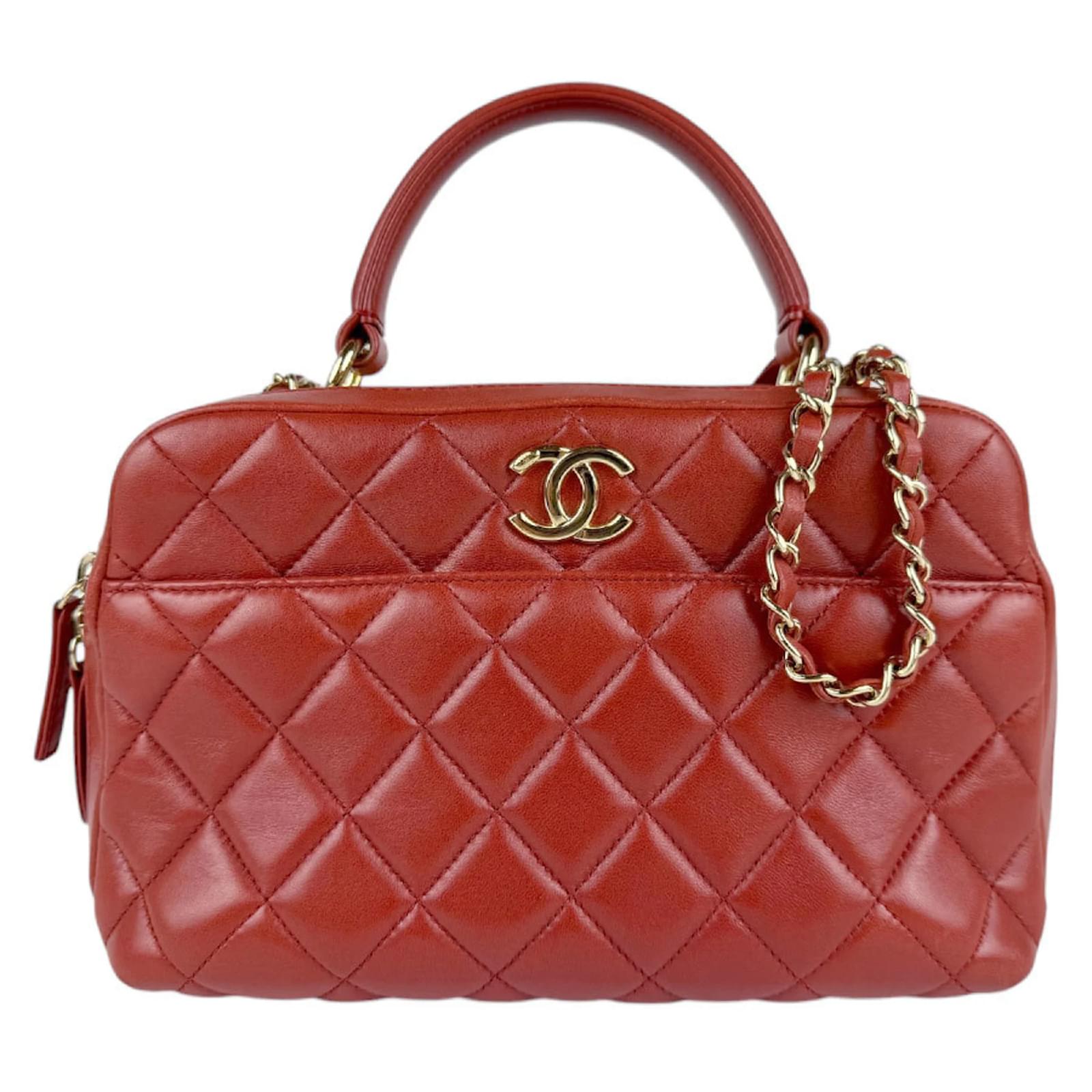 Chanel Red Leather Shoulder Bag ref.2019604 - Joli Closet