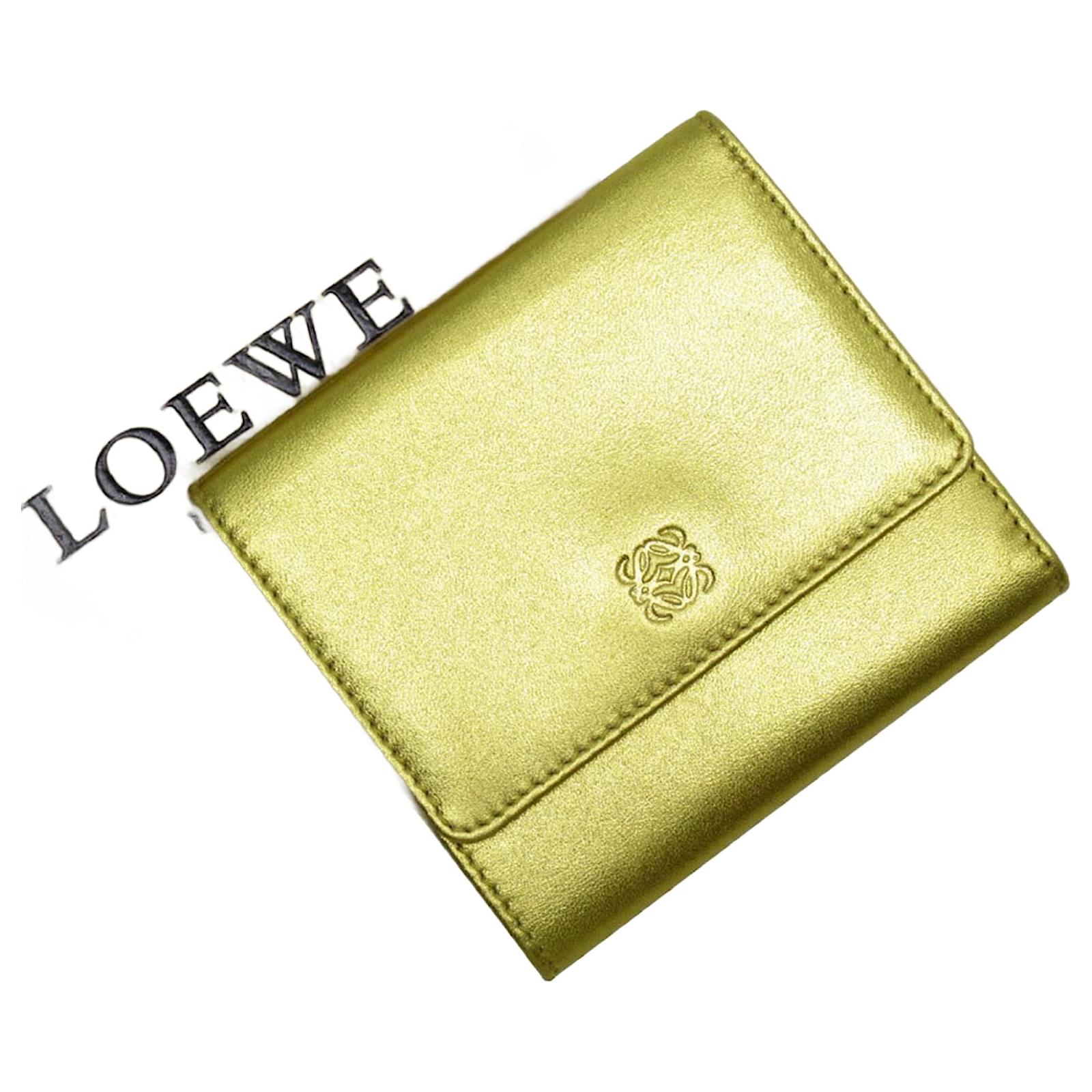 Loewe Gold Leather Tri-Fold Wallet Golden ref.2020082 - Joli Closet