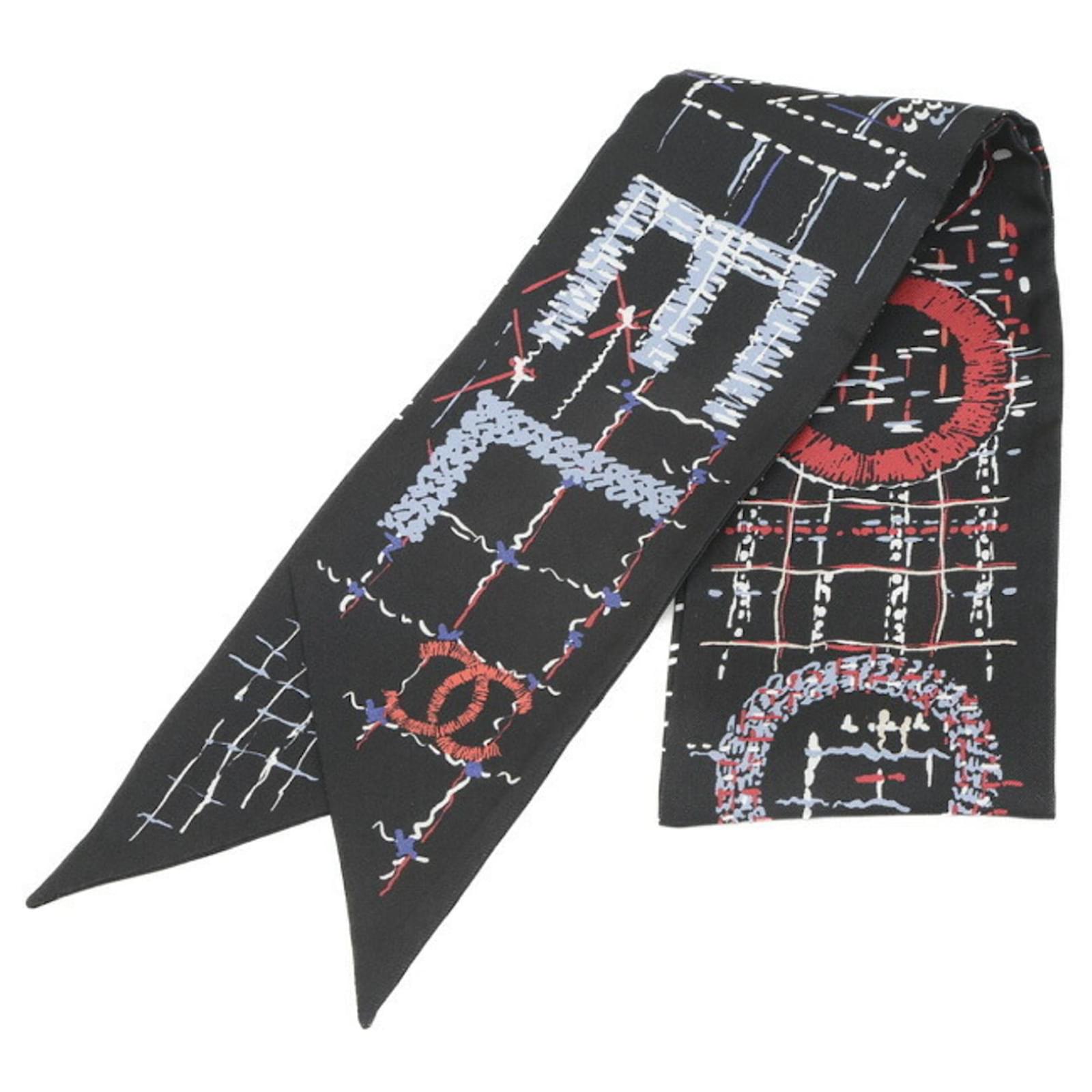 Chanel Black Silk Scarf ref.2022313 - Joli Closet
