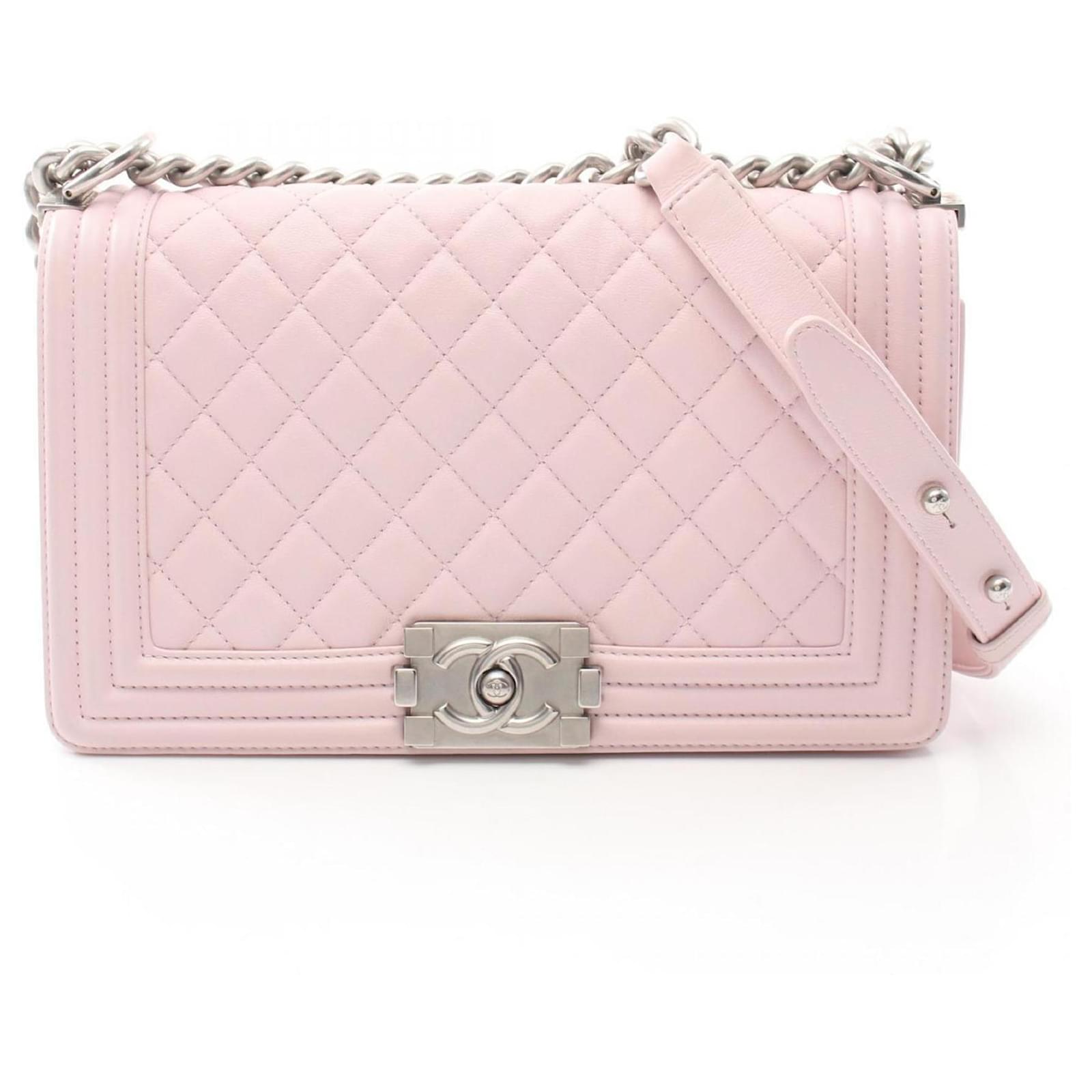 Chanel Boy Chanel Shoulder Bag in Pink Leather ref.2041946 - Joli Closet